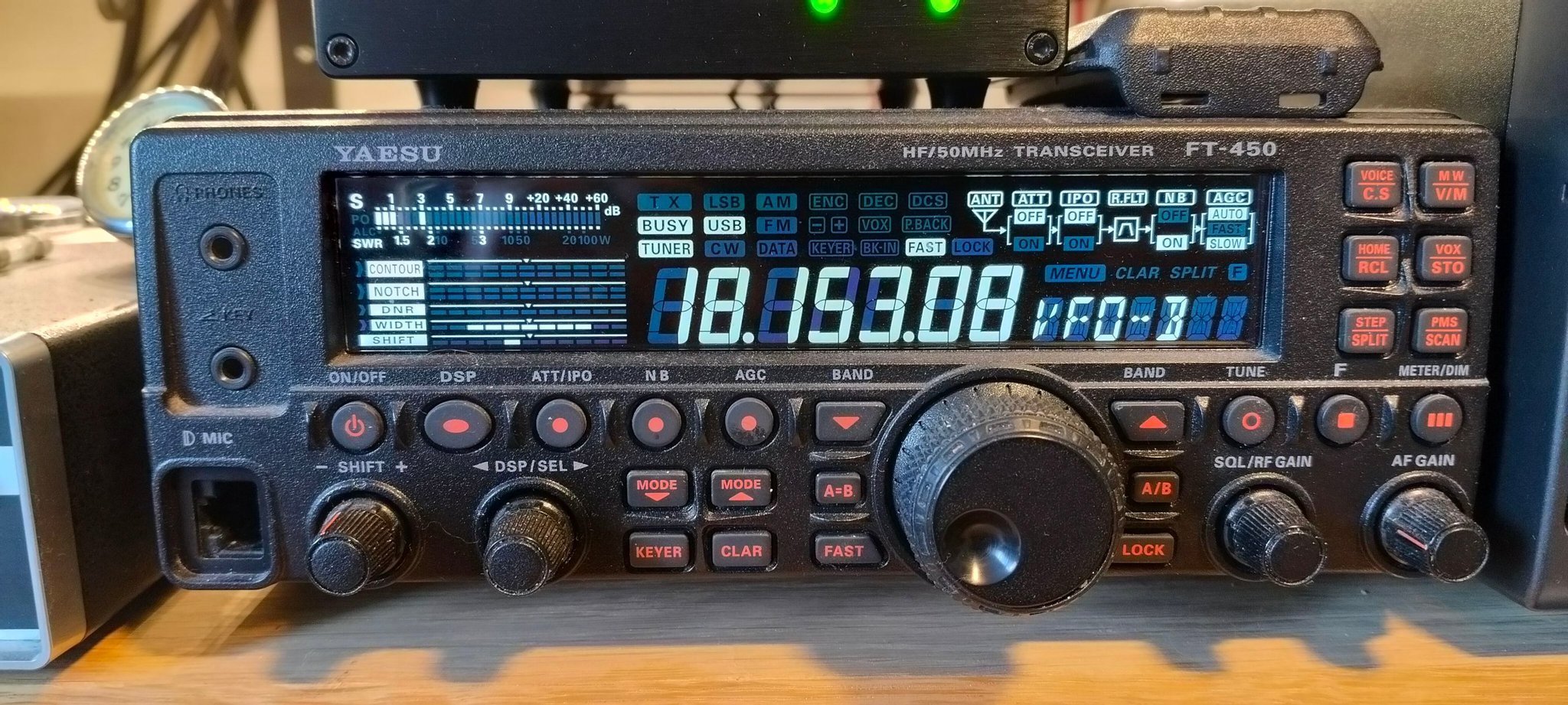 Se produkter som liknar Yaesu FT-450 HF/50MHz Transce.. på Tradera (686710141)