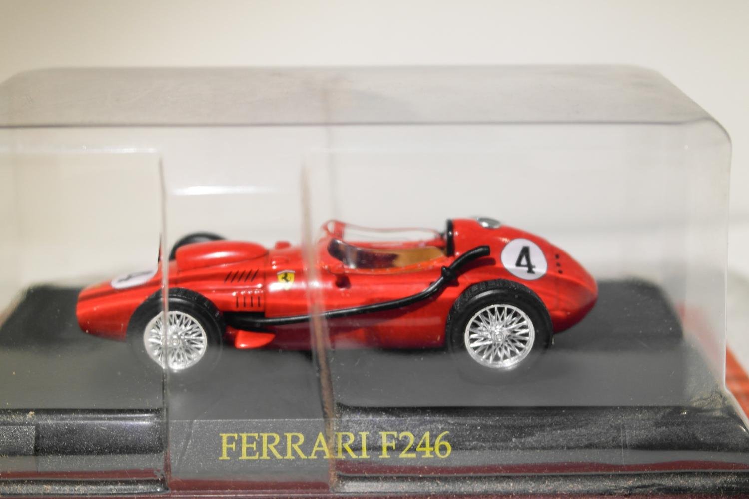 Se produkter som liknar ferrari F246(1/43)oöppnad för.. på Tradera (601975513)