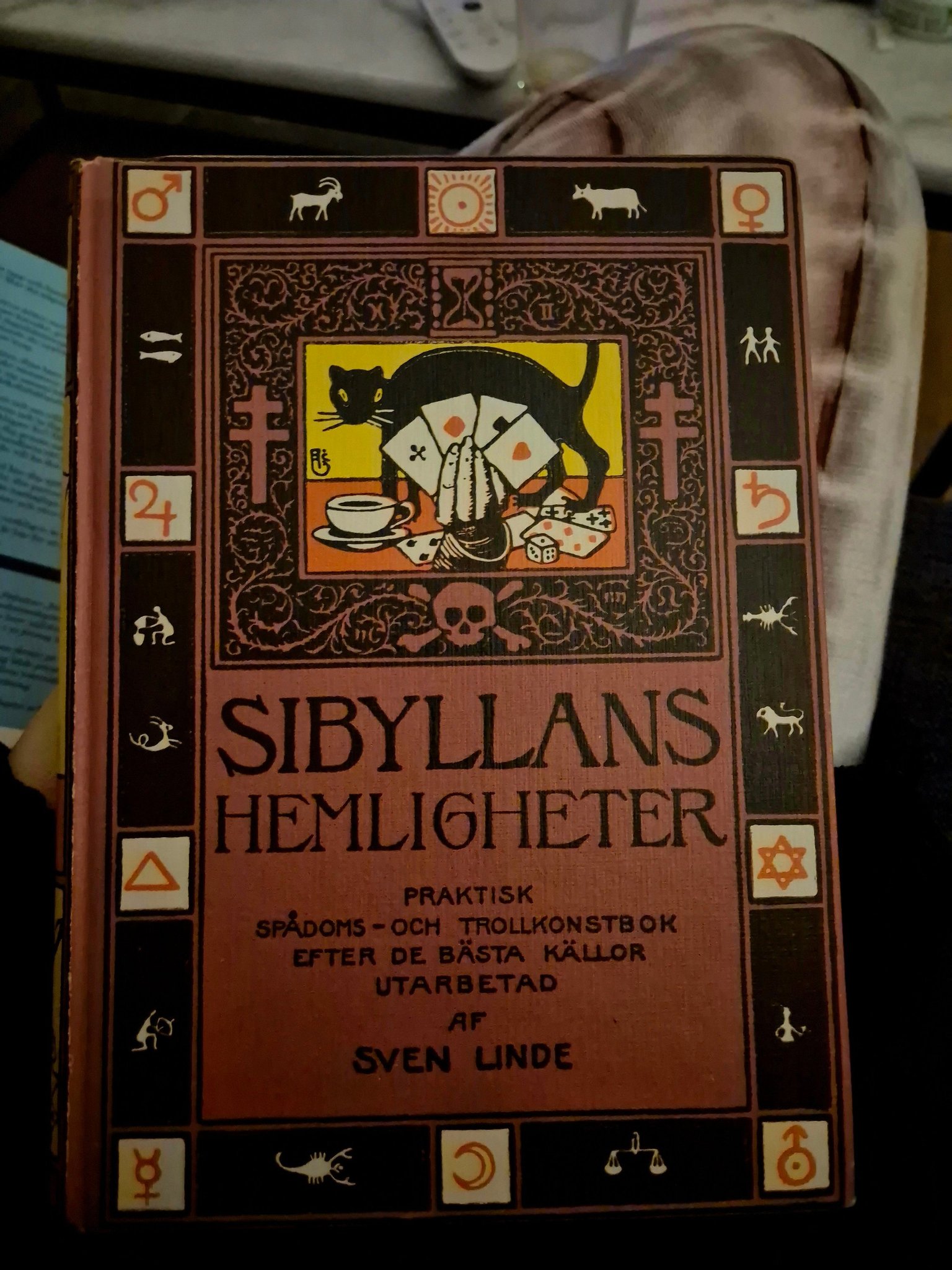 Se produkter som liknar Sibyllans hemligheter : Prakt.. på Tradera (693774155)