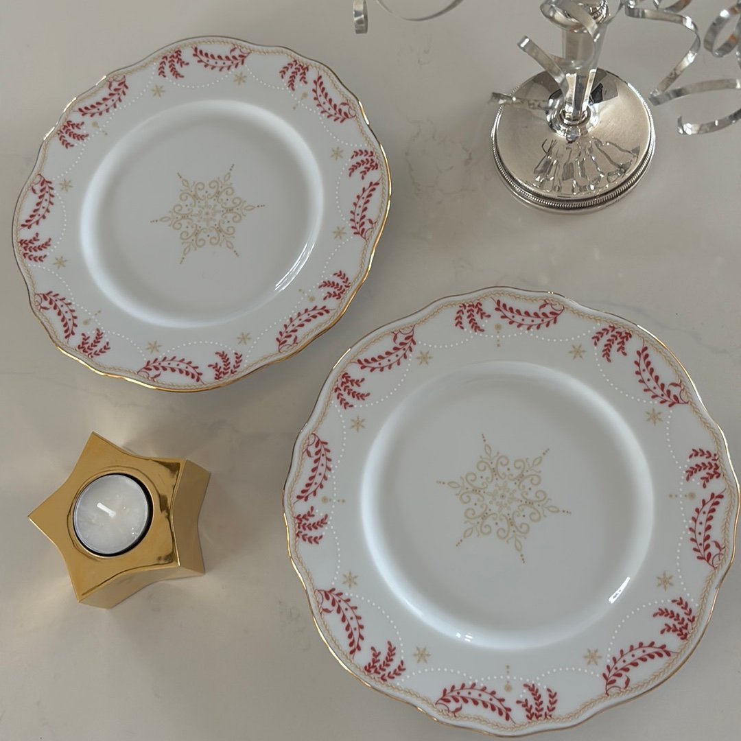 Två tallrikar till jul Fyrklövern Maria Montazami | Köp på Tradera (700796216)