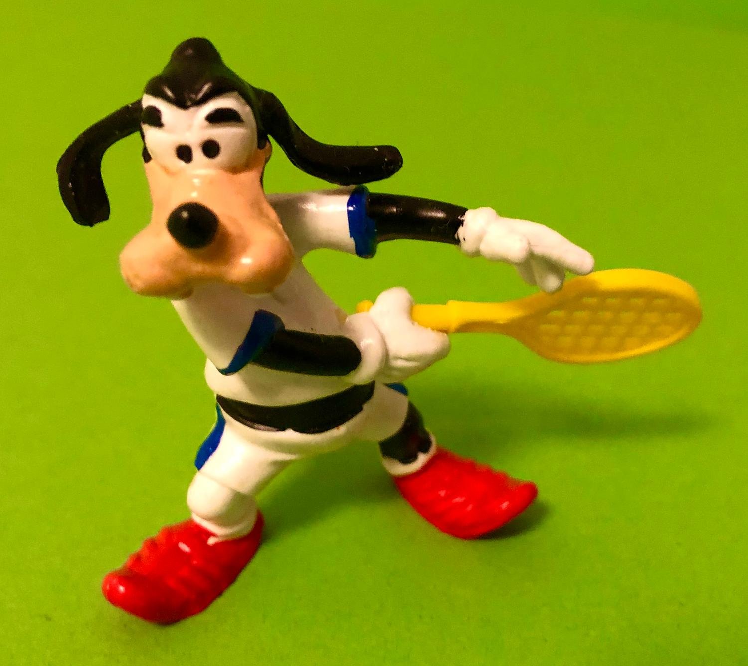 Ny Långben spelar Tennis Disney Figur Bully Bul.. | Köp på Tradera (513000540)