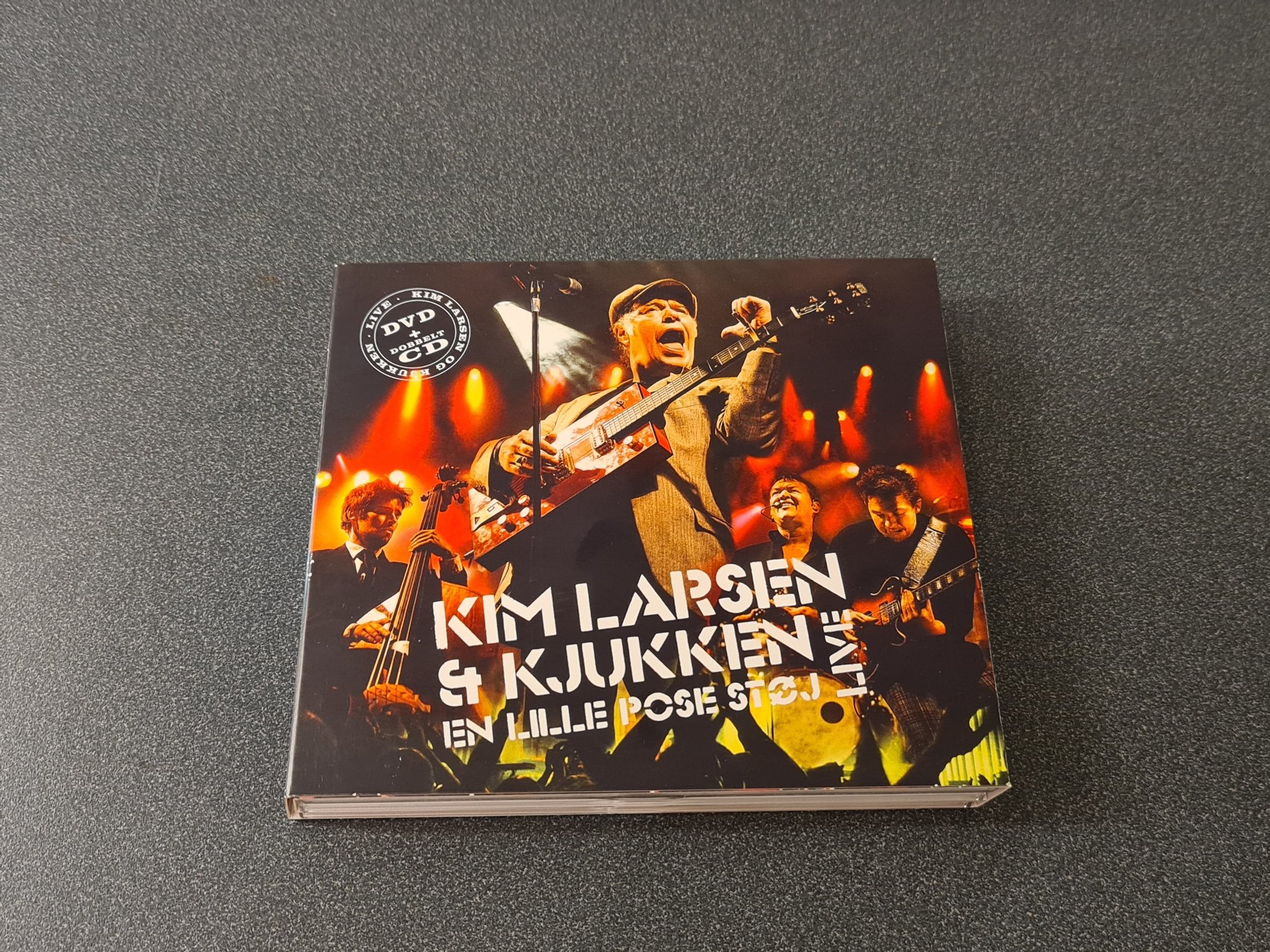 Kim Larsen & Kjukken CD x 2 + DVD x 1 - En Lill.. | Köp på Tradera (637344657)