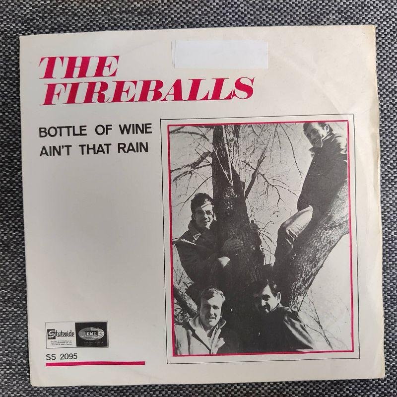 The Fireballs - Bottle of Wine / Ain't That Rai.. | Köp på Tradera (564287550)