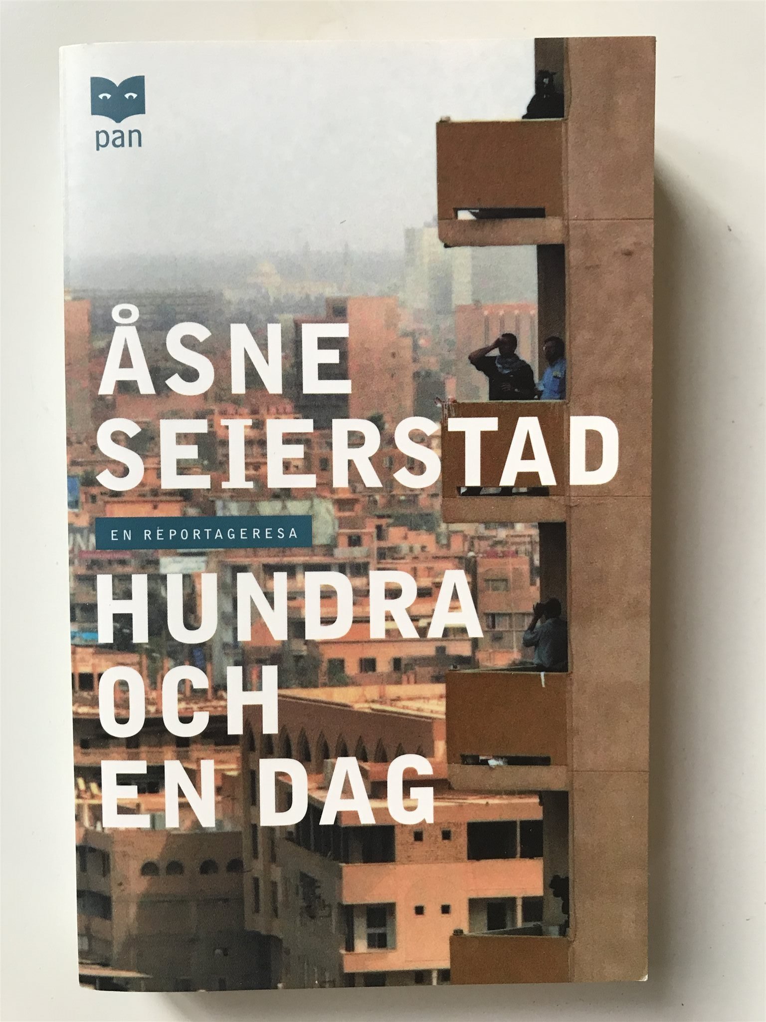 Hundra och en dag - Åsne Seierstad | Köp på Tradera (680371959)