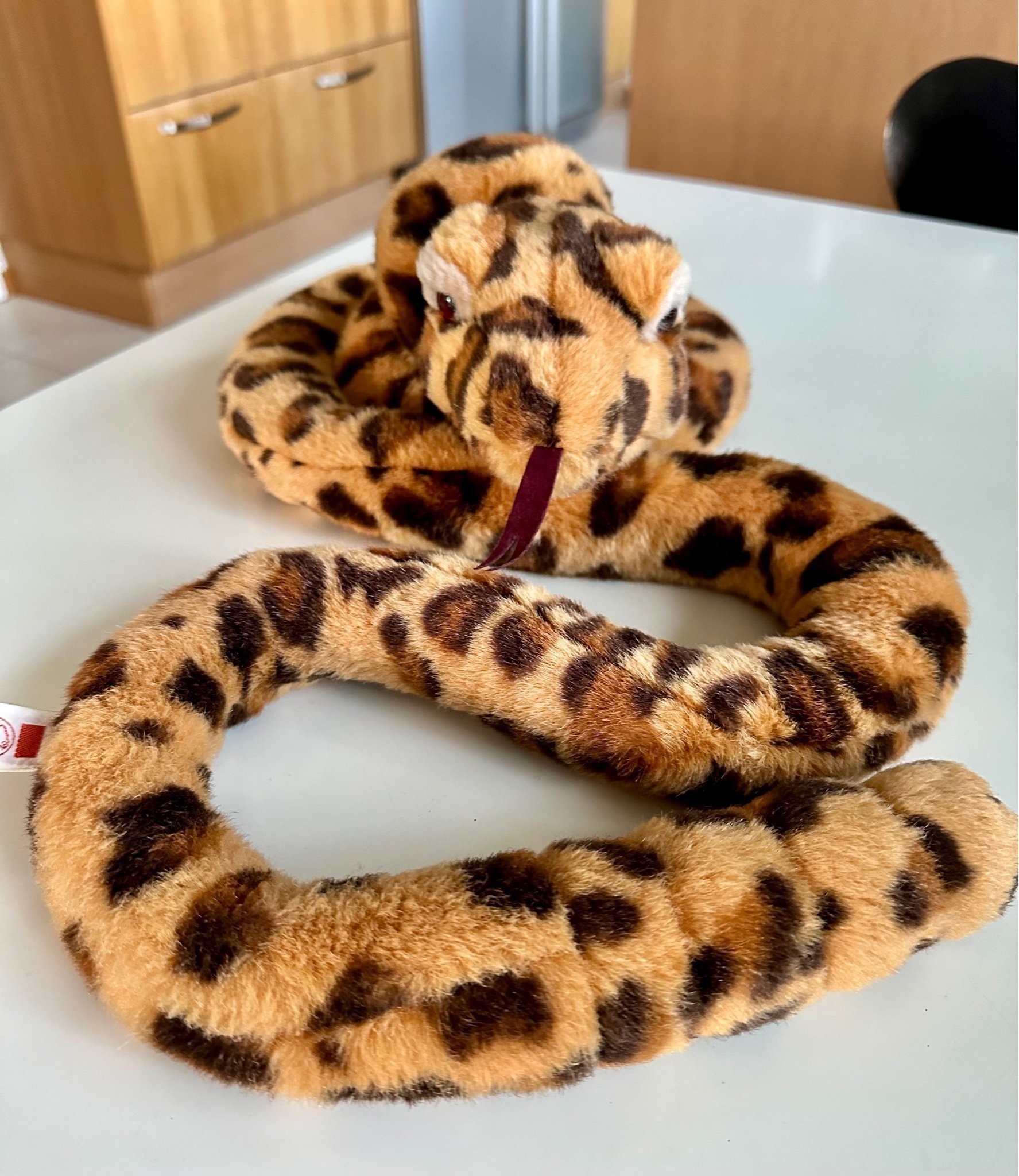 Mjukisdjur orm – Lesco Collection, ca 2 m lång | Köp på Tradera (697911778)