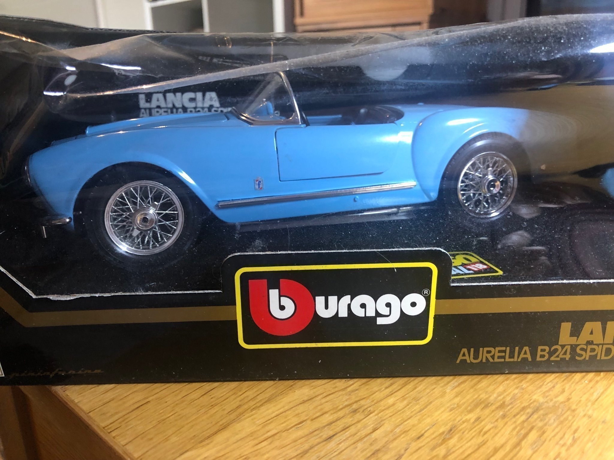 Burago Lancia Aurelia B24 Spider (1955) Modellbil | Köp på Tradera (691799591)