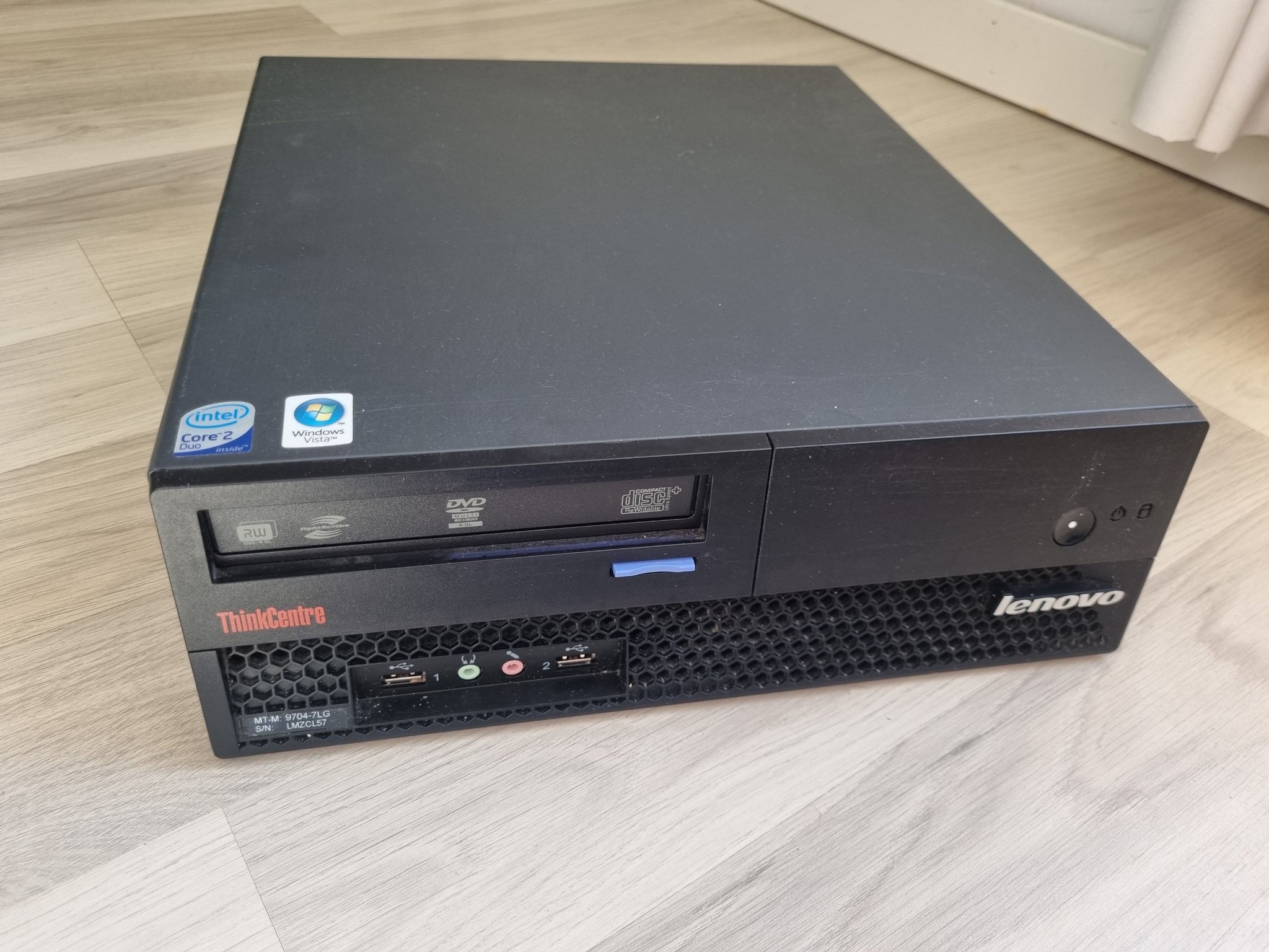 Se produkter som liknar Lenovo ThinkCentre 9704-7LG på Tradera (678206763)