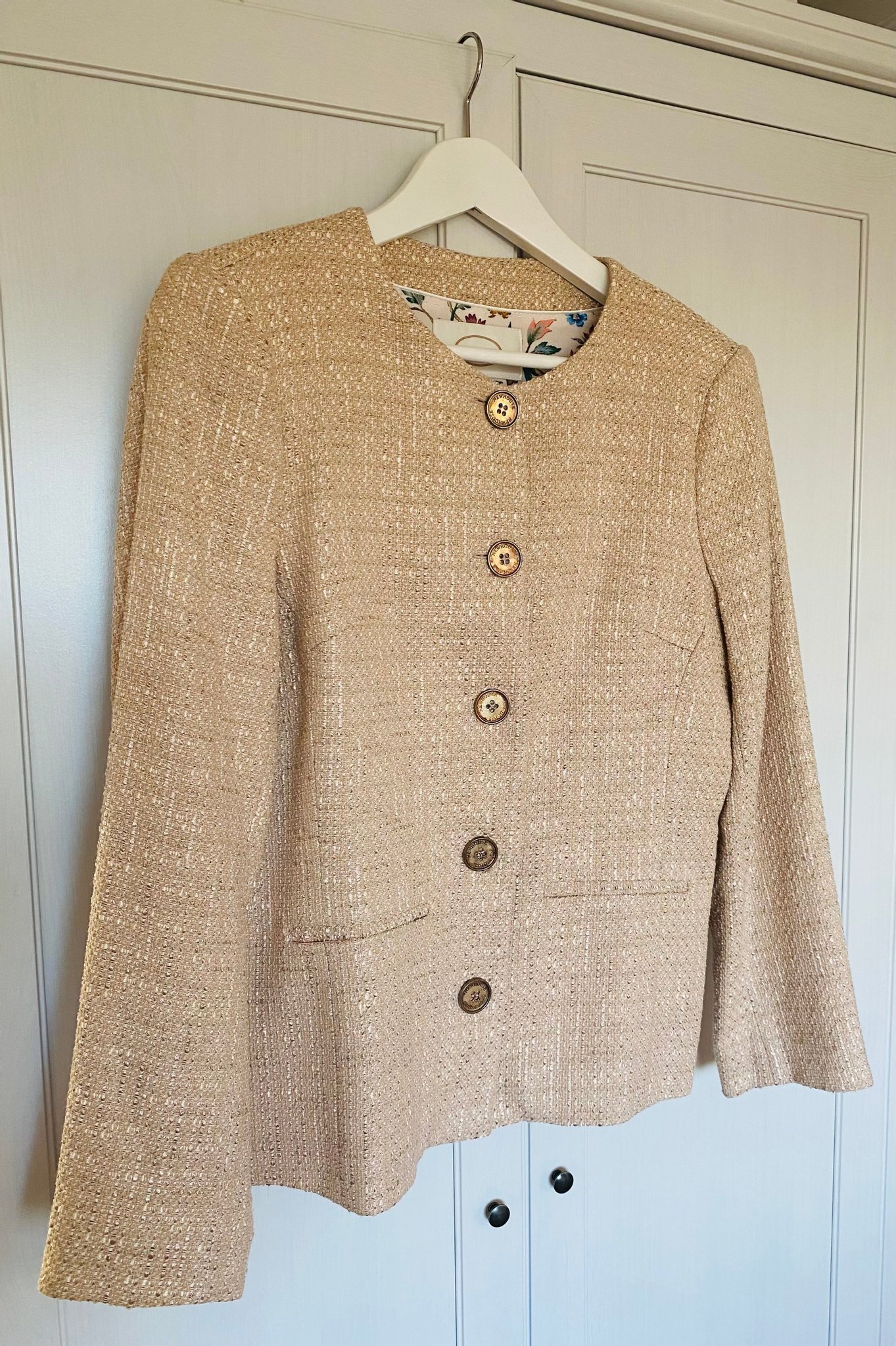 Se produkter som liknar NEWHOUSE kavaj utan krage st 40 på Tradera (704807278)