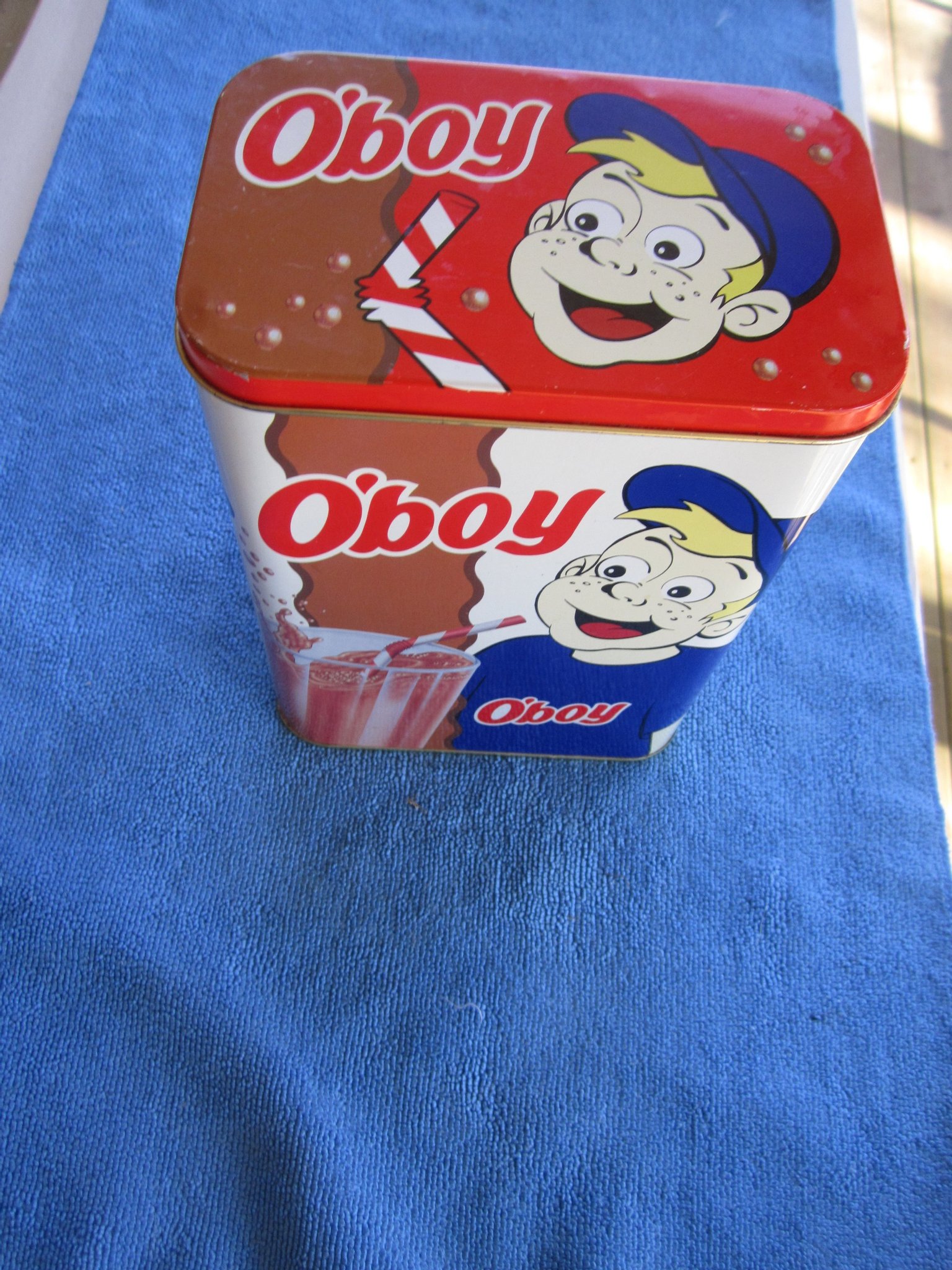 Se produkter som liknar Oboy plåtburk på Tradera (627259682)