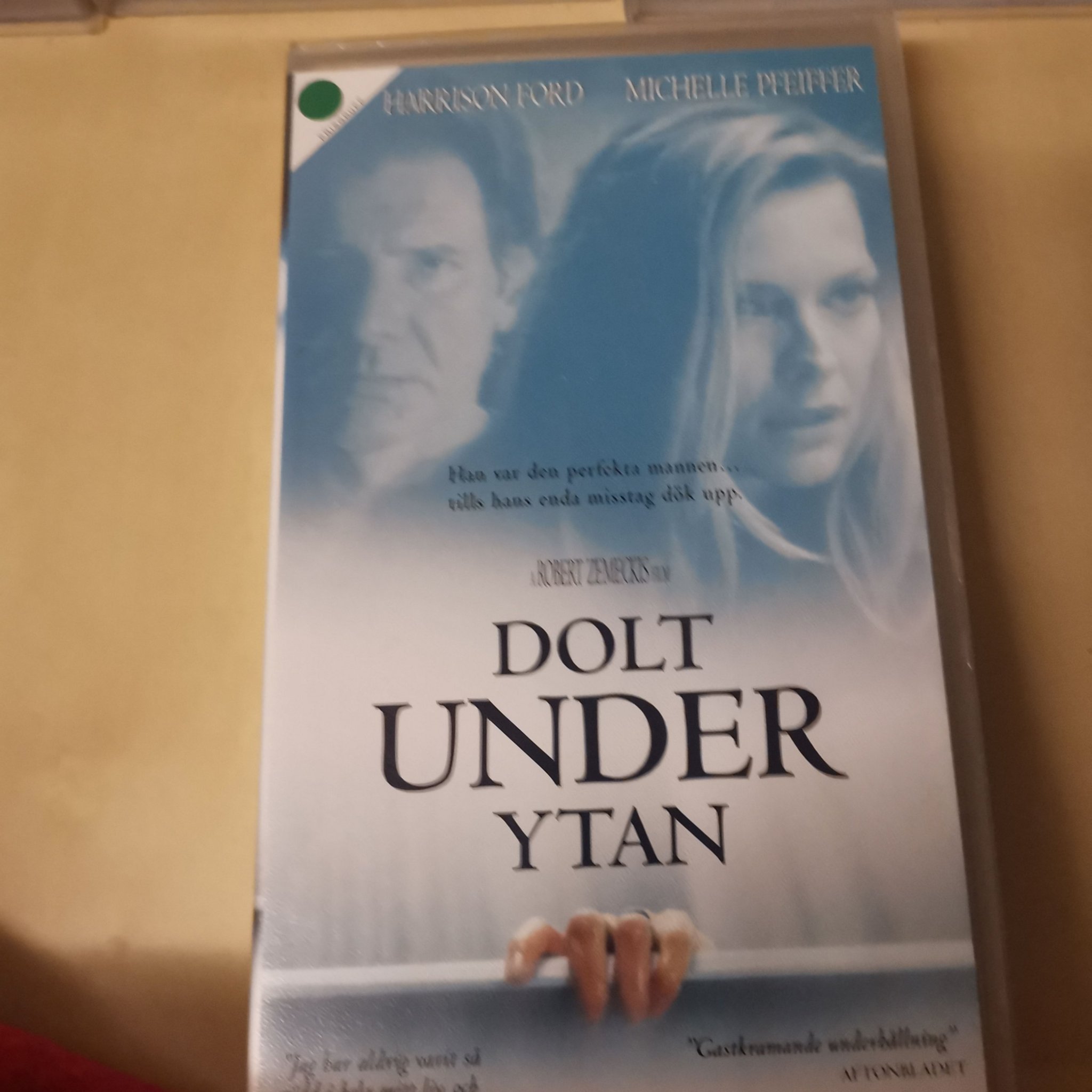 Dolt Under Ytan VHS Harrison Ford Michelle Pfei.. | Köp på Tradera (676707822)