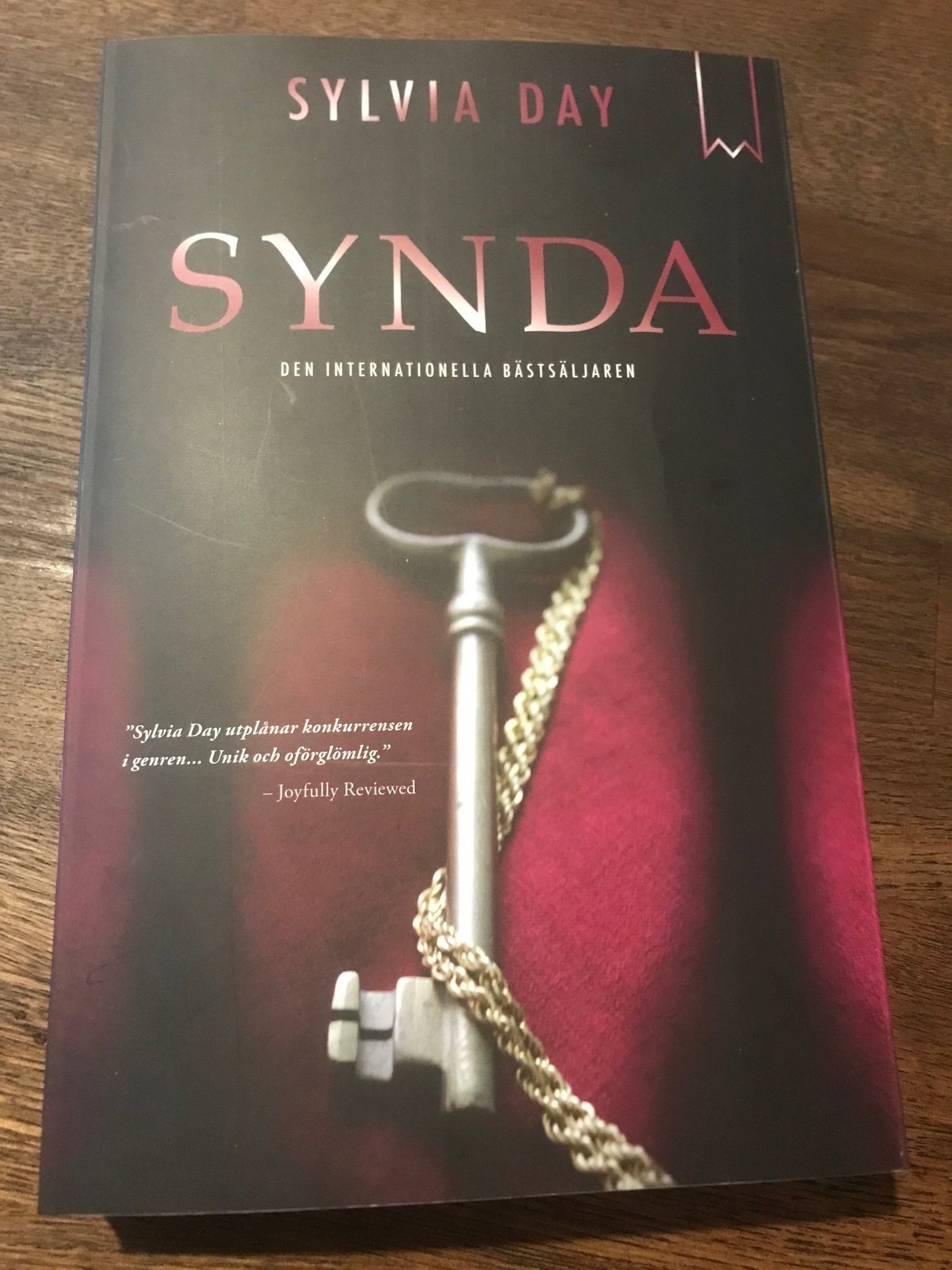 Se produkter som liknar Synda Sylvia Day Fint skick E.. på Tradera (631699317)