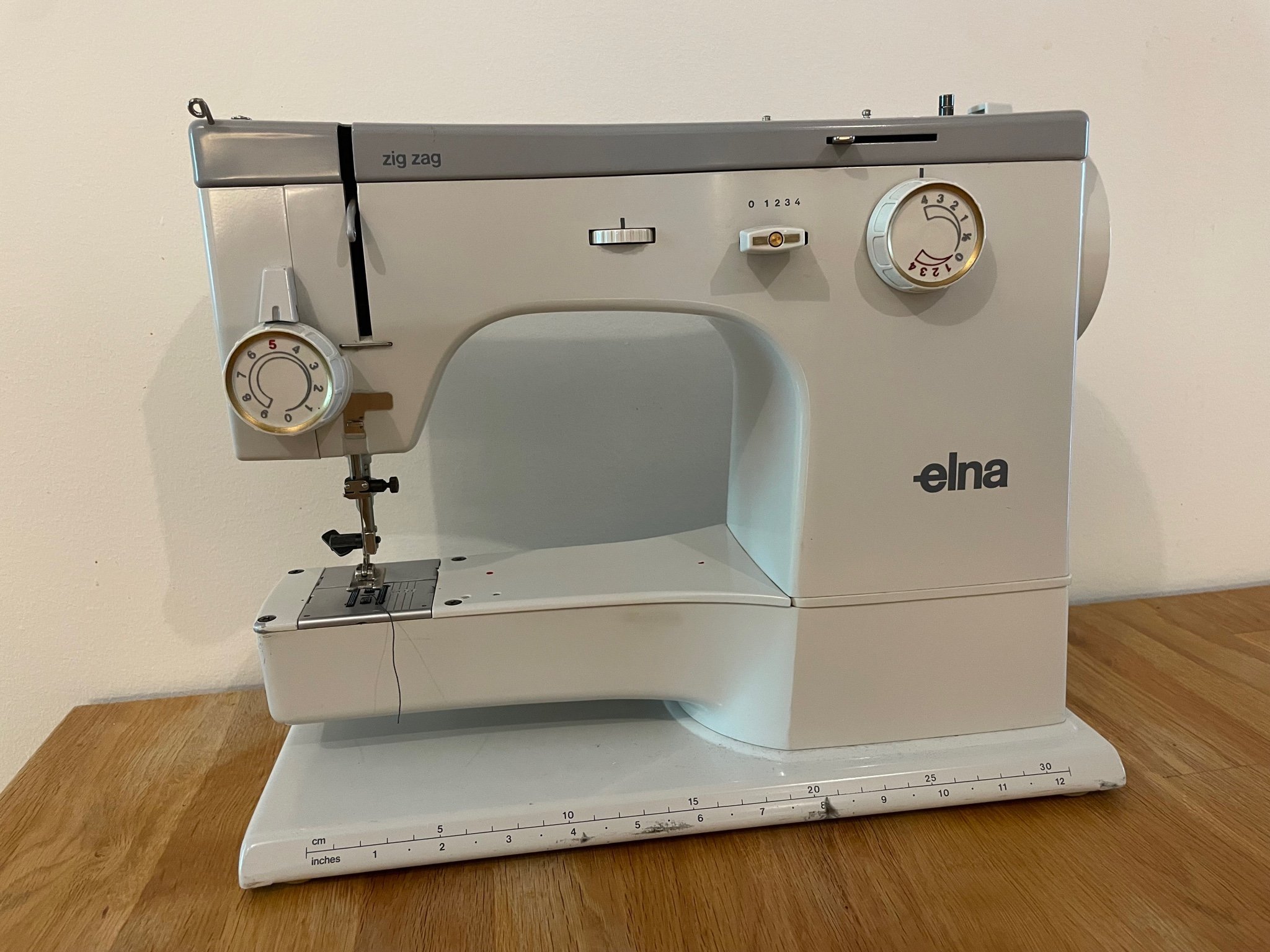 Se produkter som liknar Elna Zig Zag Symaskin med til.. på Tradera (677042370)