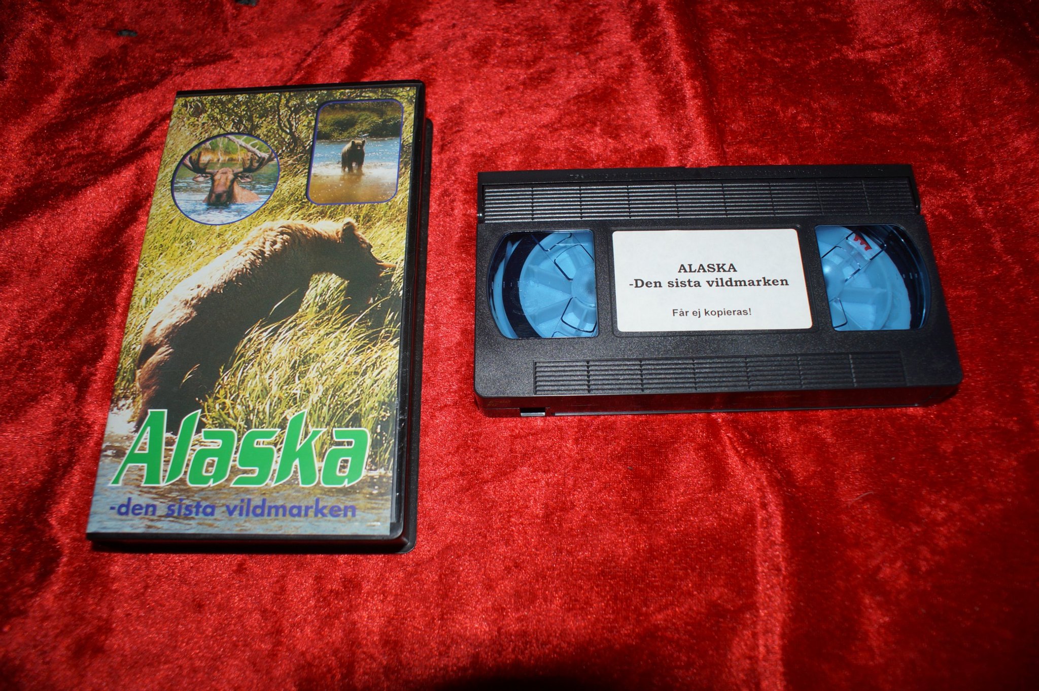 Se produkter som liknar VHS FILM ALASKA DEN SISTA VIL.. på Tradera (688875854)