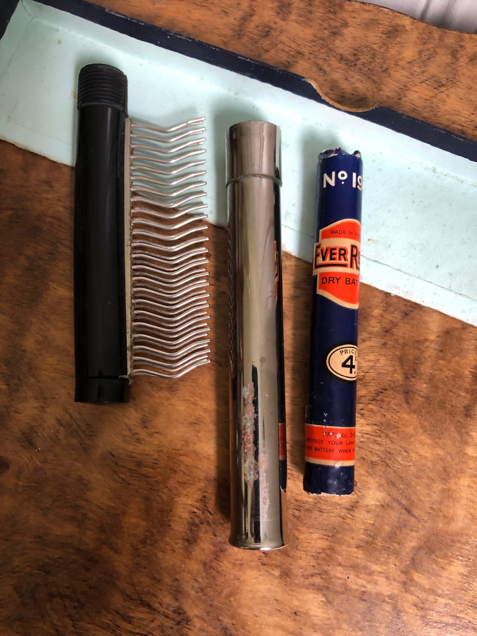 Äldre kuriosa LOCKTÅNG tång hår batteri etui ka.. | Köp på Tradera (687218880)