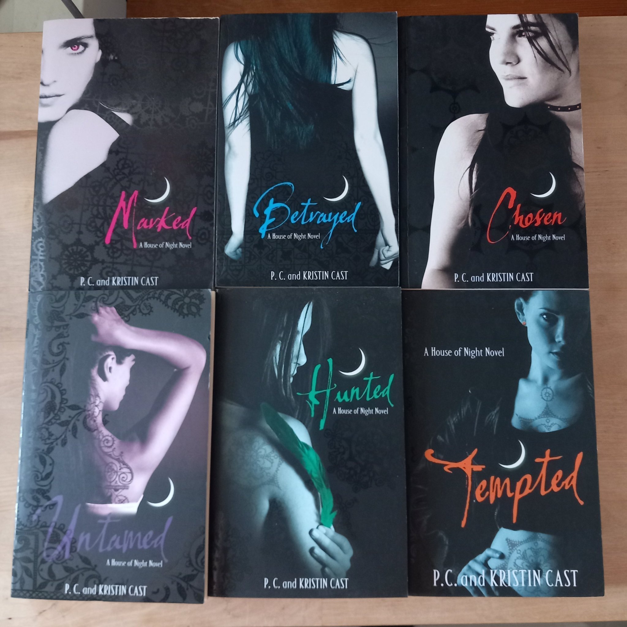 6 böcker i House of Night-serien av P.C. och Kr.. | Köp på Tradera (703059465)