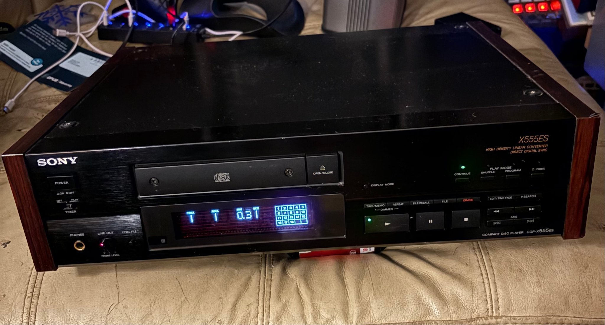 Se produkter som liknar Sony CDP-X555ES CD-spelare på Tradera (697027961)