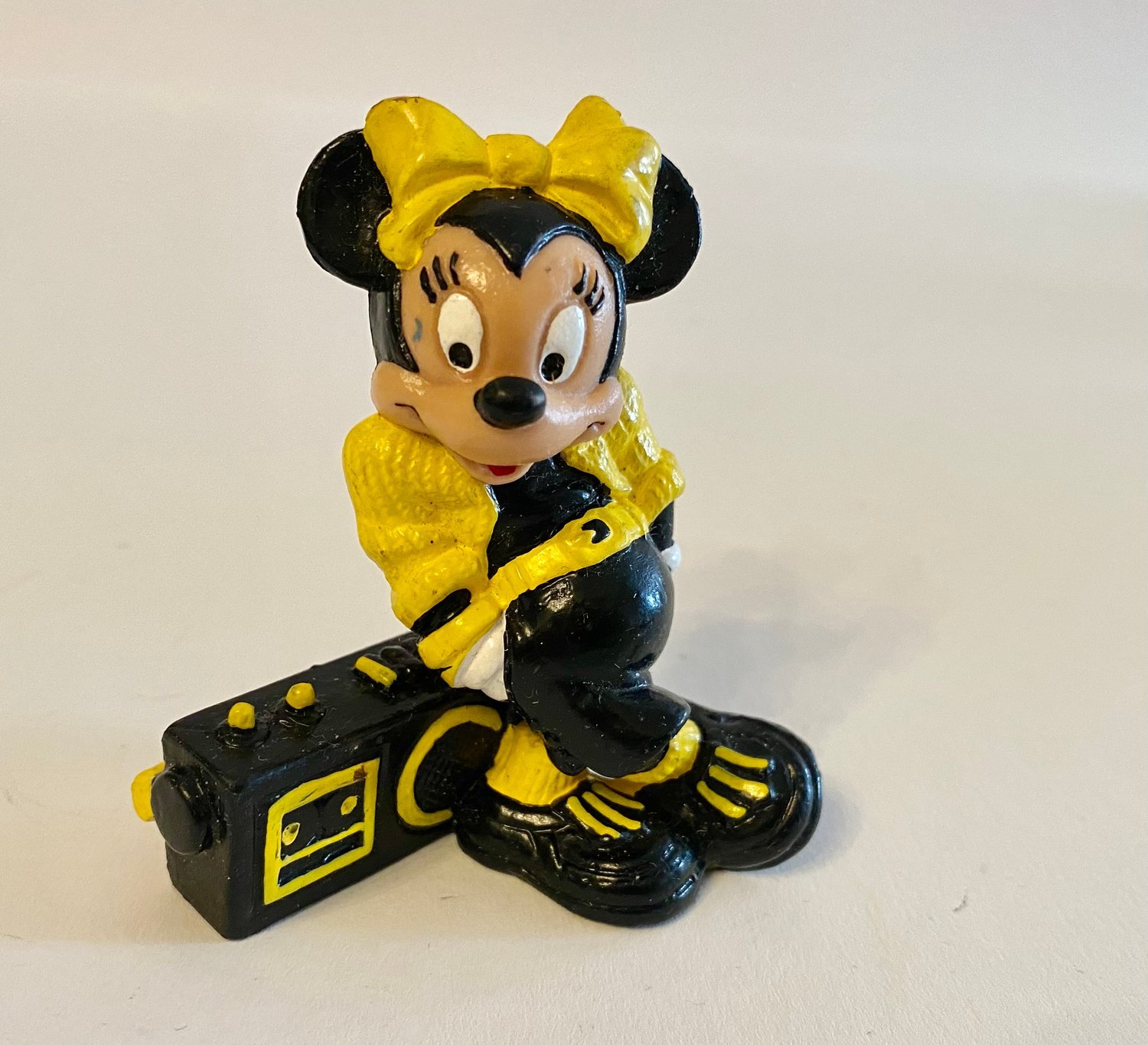 Cool Mimmi Disney Figur i Svart och Gult Bully .. | Köp på Tradera (670643958)