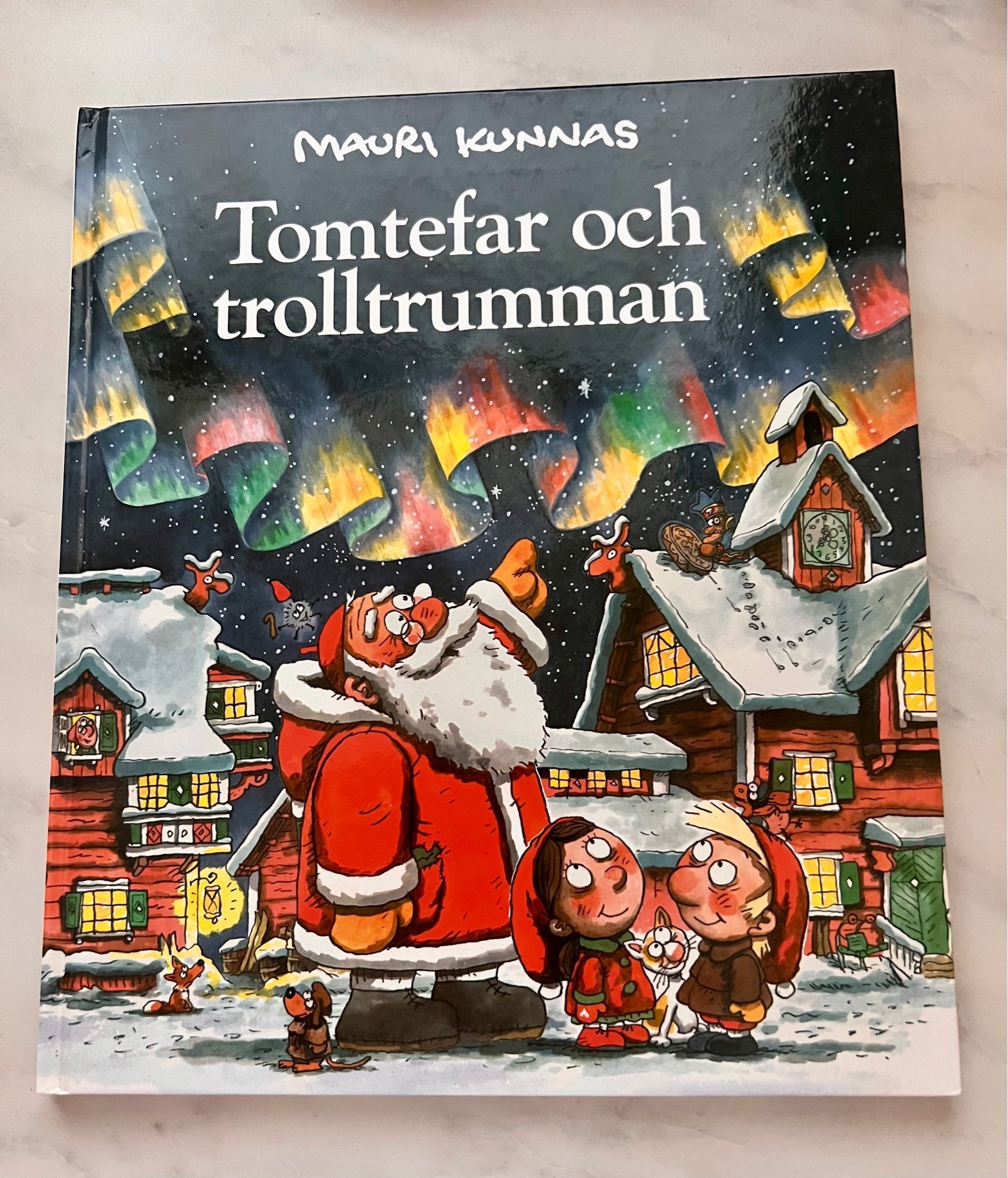 Se produkter som liknar Tomtefar och trolltrumman av .. på Tradera (694952695)