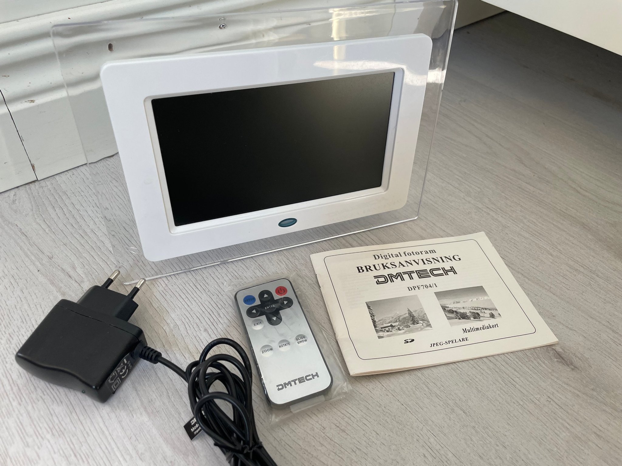 Se produkter som liknar DMTECH Digital Fotoram på Tradera (688643531)