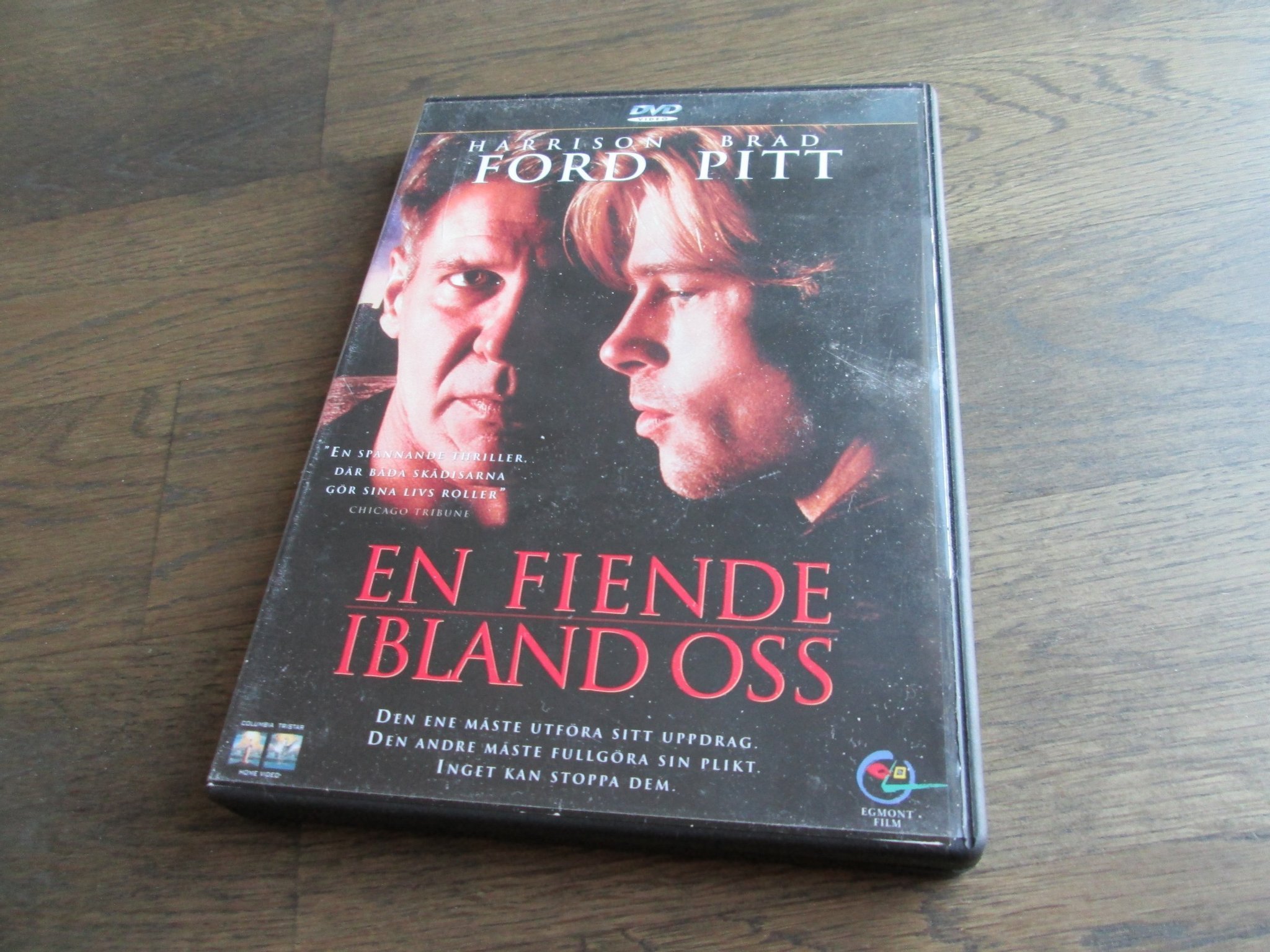 En fiende ibland oss - Harrison Ford och Brad P.. | Köp på Tradera (702936004)