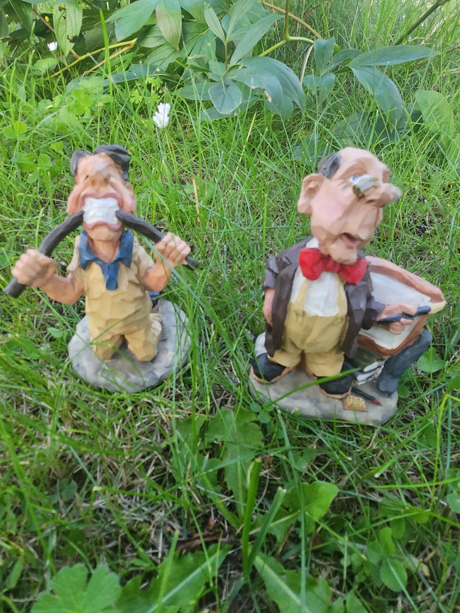 Se produkter som liknar Två roliga keramik figurer på Tradera (638989069)