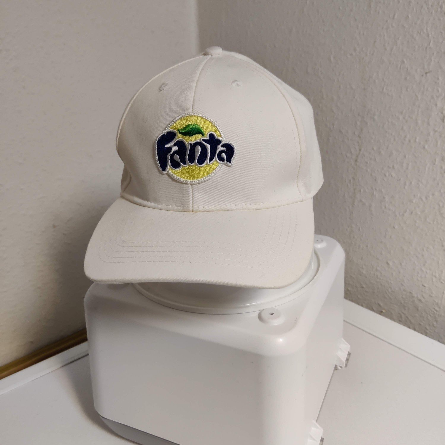 Fanta citron keps vit vintage 1990-tal toppskic.. | Köp på Tradera ...