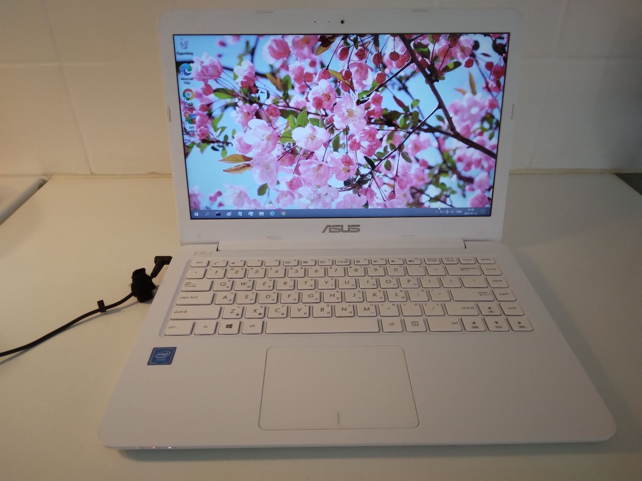 Se produkter som liknar ASUS Vivo Book E402NA. Laptop.. på Tradera ...