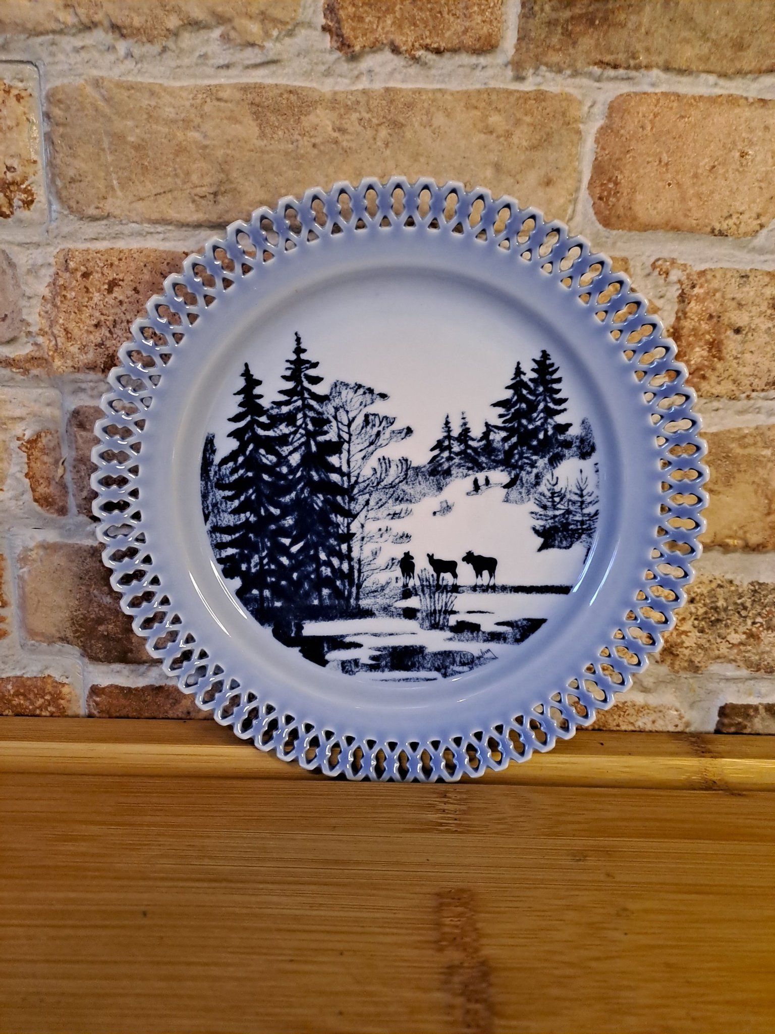 Decorative Plate – Moose Family by a Forest Lak.. | Köp på Tradera ...