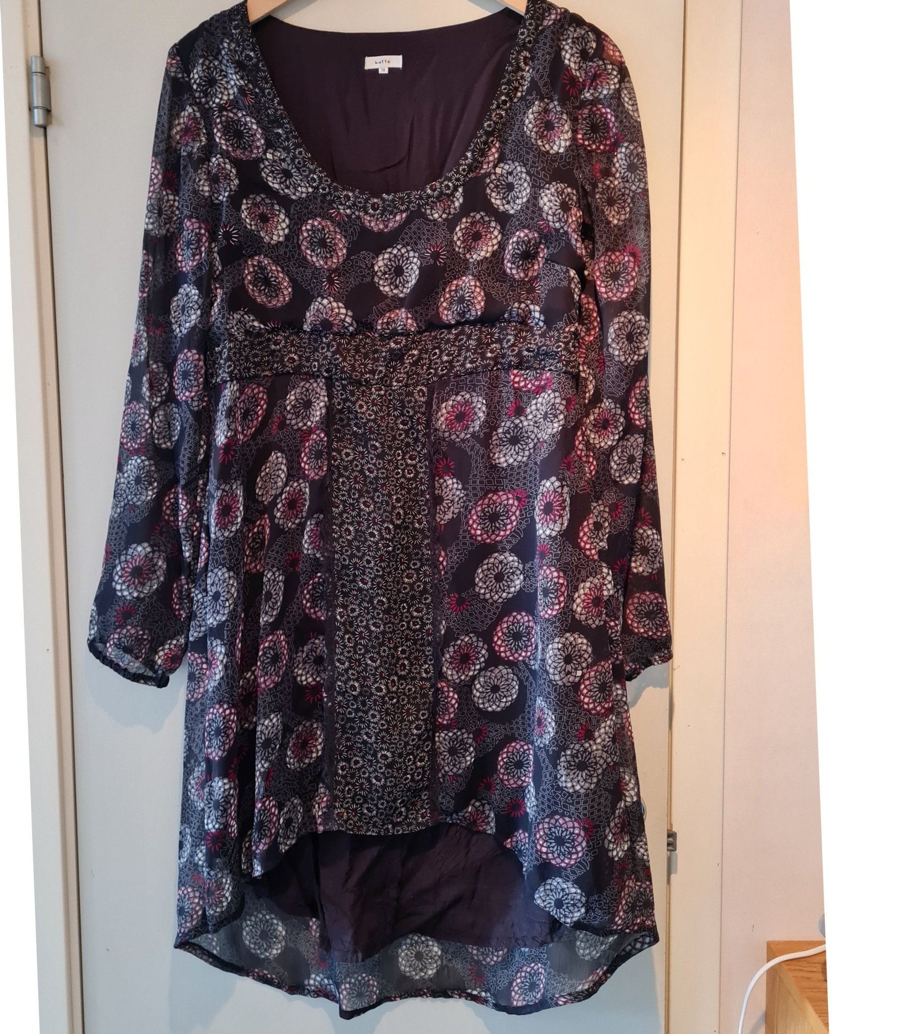 Se produkter som liknar Klänning från Kaffe strl 38 på Tradera (629055857)