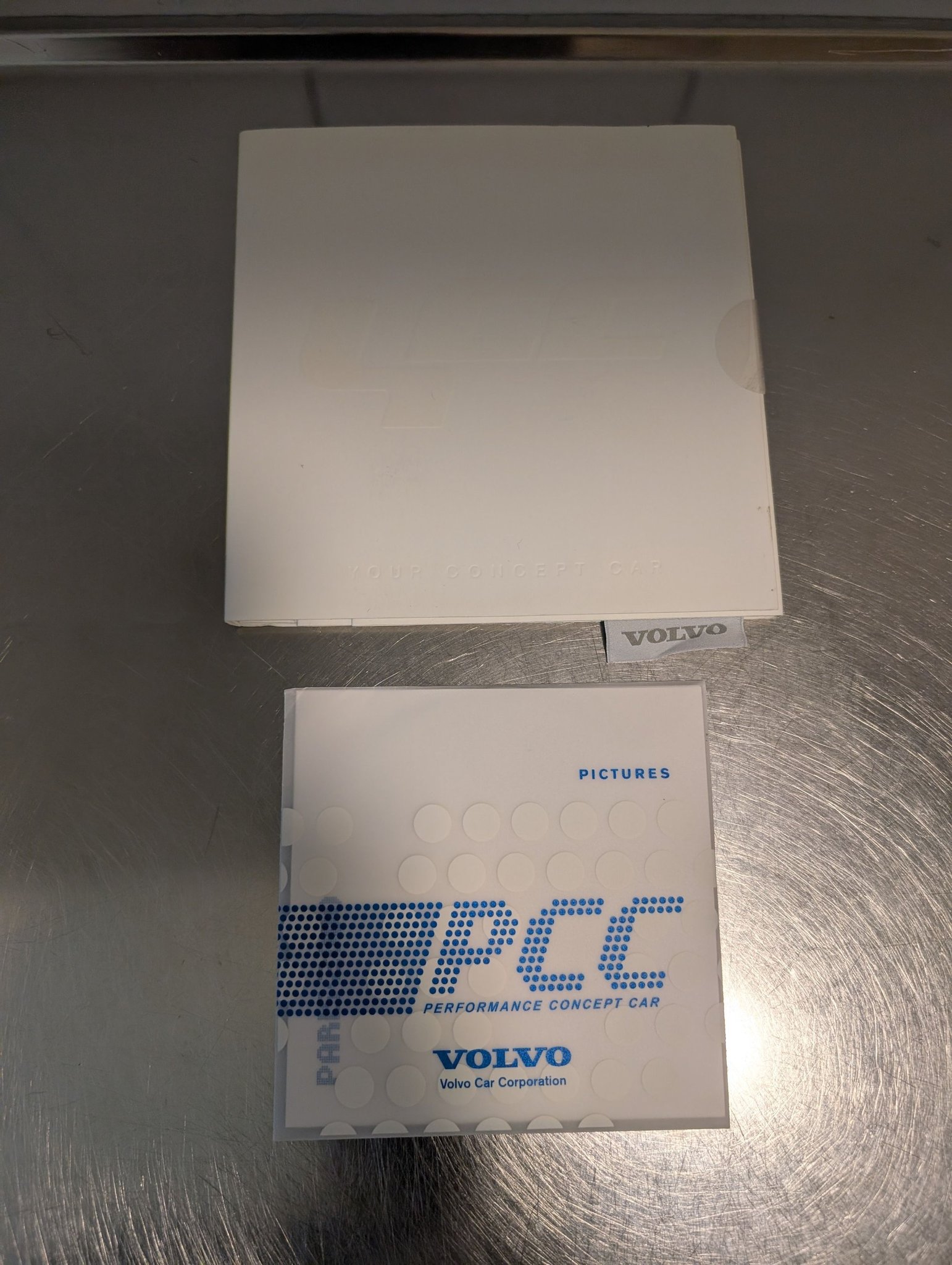 Se produkter som liknar Volvo YCC (Your Concept Car) .. på Tradera ...