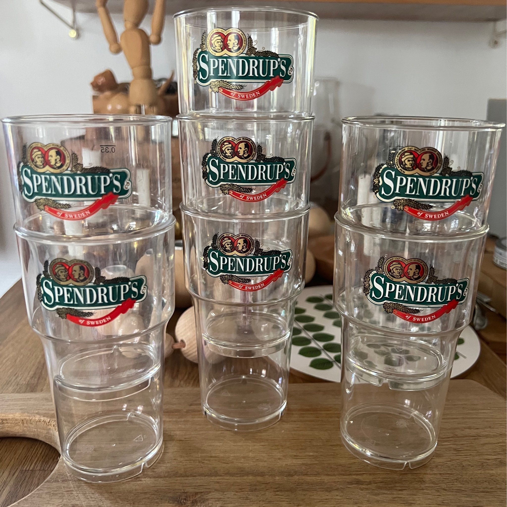 7 st ölglas Spendrups logga glas i plast pickni.. | Köp på Tradera ...