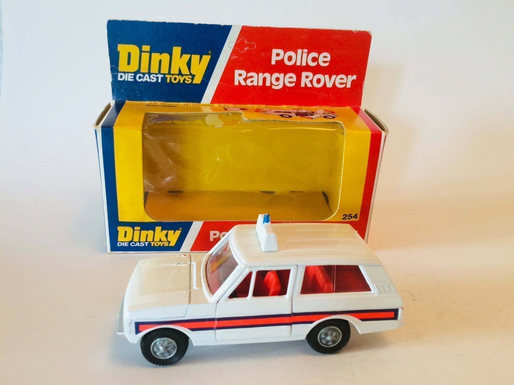 Se produkter som liknar Police Range Rover (Dinky 254) på Tradera ...