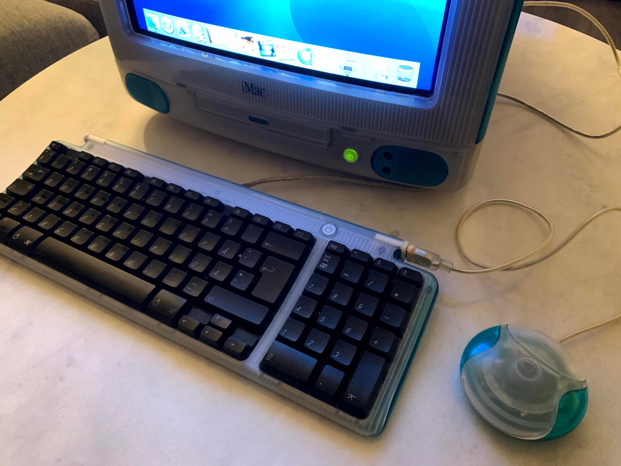 Apple iMac G3 333 Blueberry i perfekt skick (400889576) ᐈ Köp på Tradera
