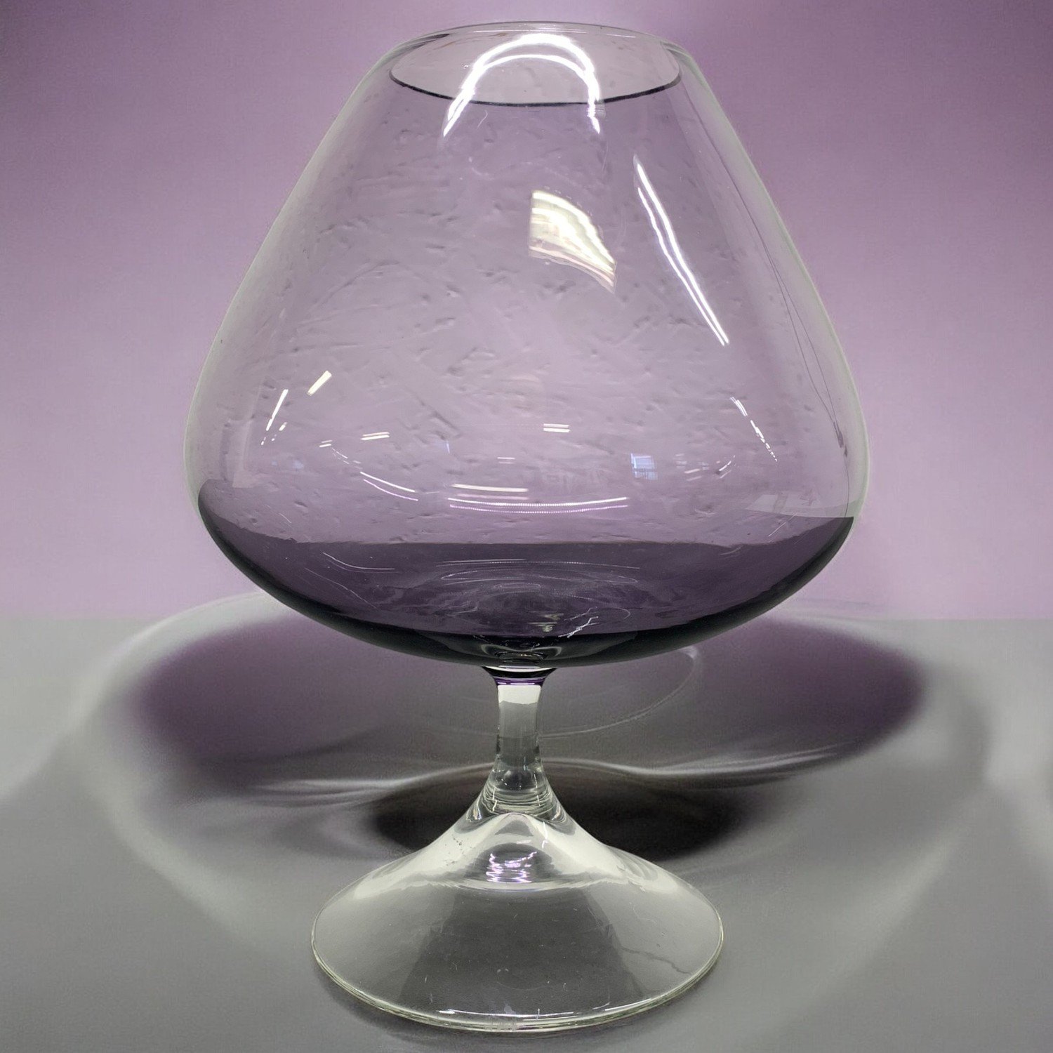 Se produkter som liknar Glasvas på Fot Lila Vas Glas .. på Tradera ...