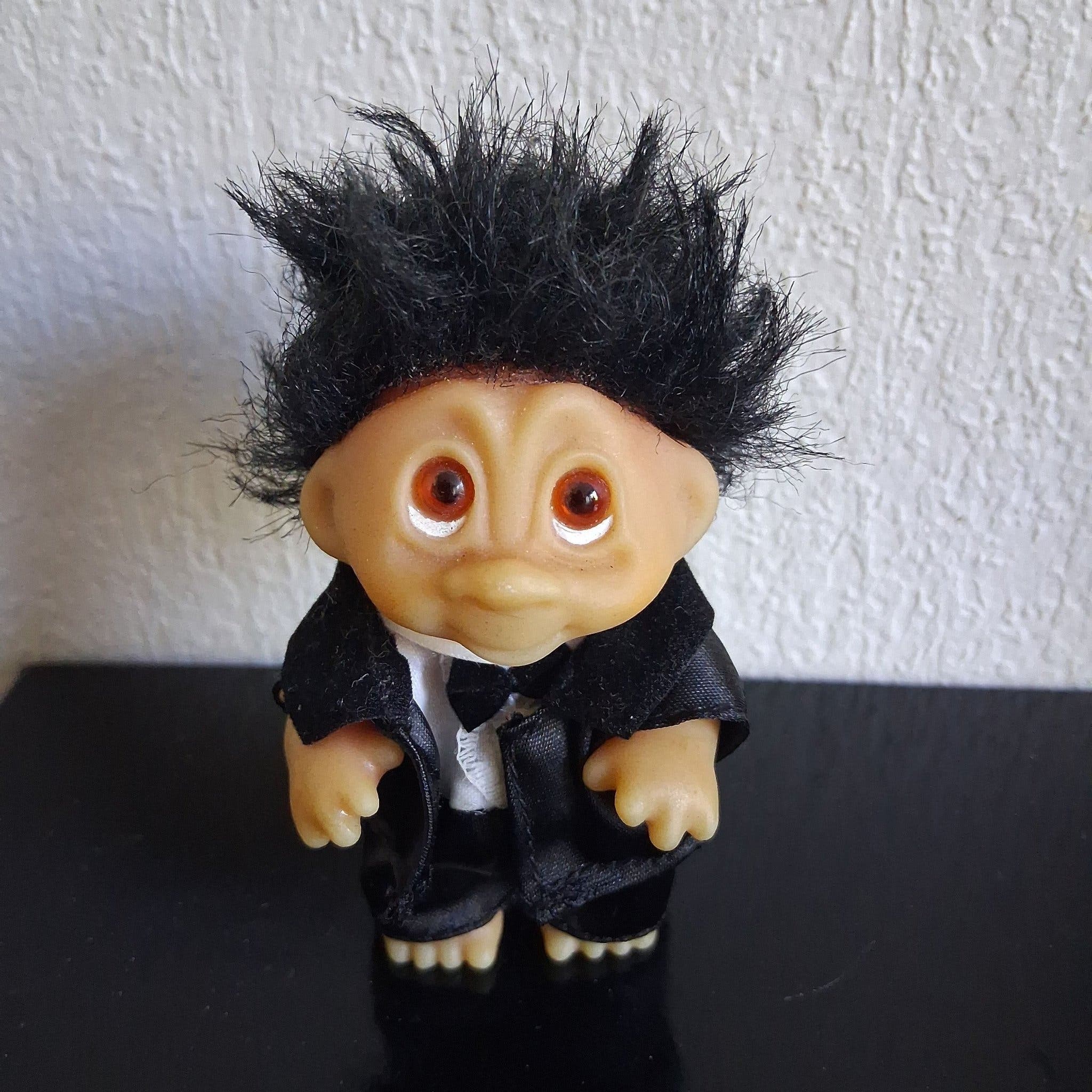 Se produkter som liknar Troll i kostym DAM 1985, made.. på Tradera ...