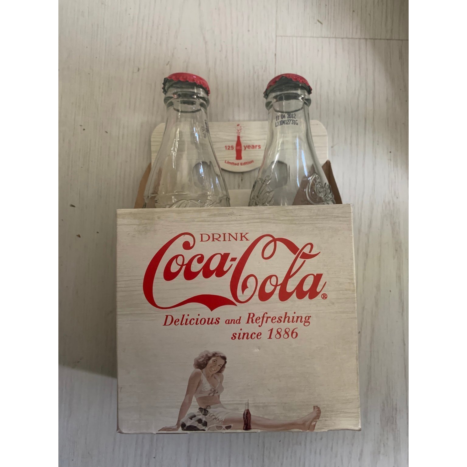 Se produkter som liknar Gamla coca cola flaskor med M.. på Tradera ...
