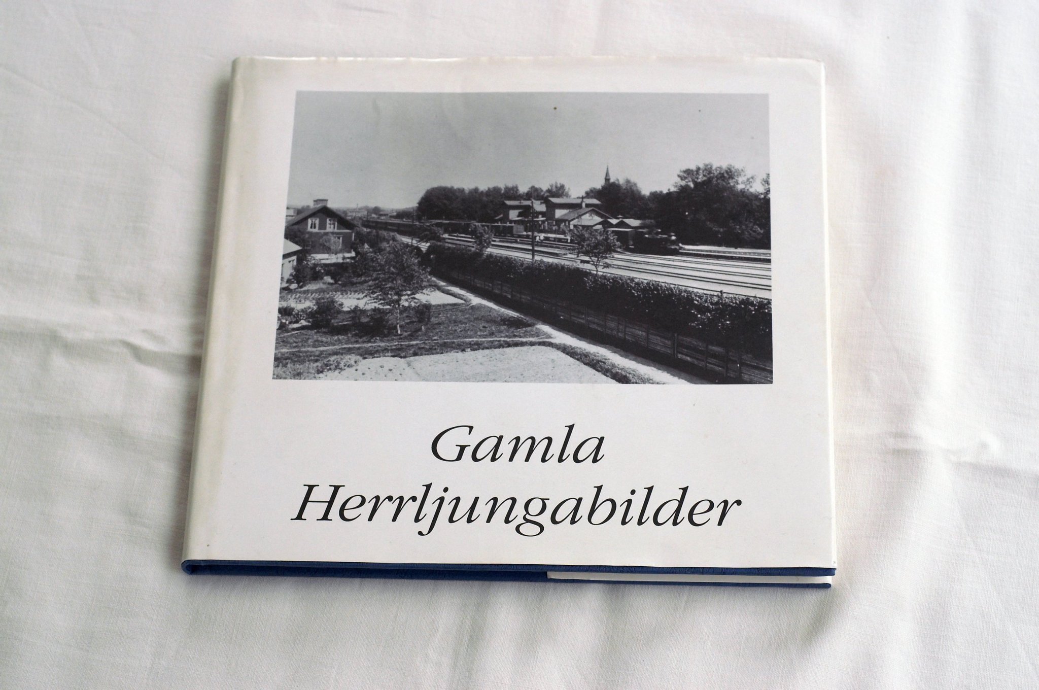 Se produkter som liknar HERRLJUNGA HEMBYGDSFÖRENING -.. på Tradera (683708772)