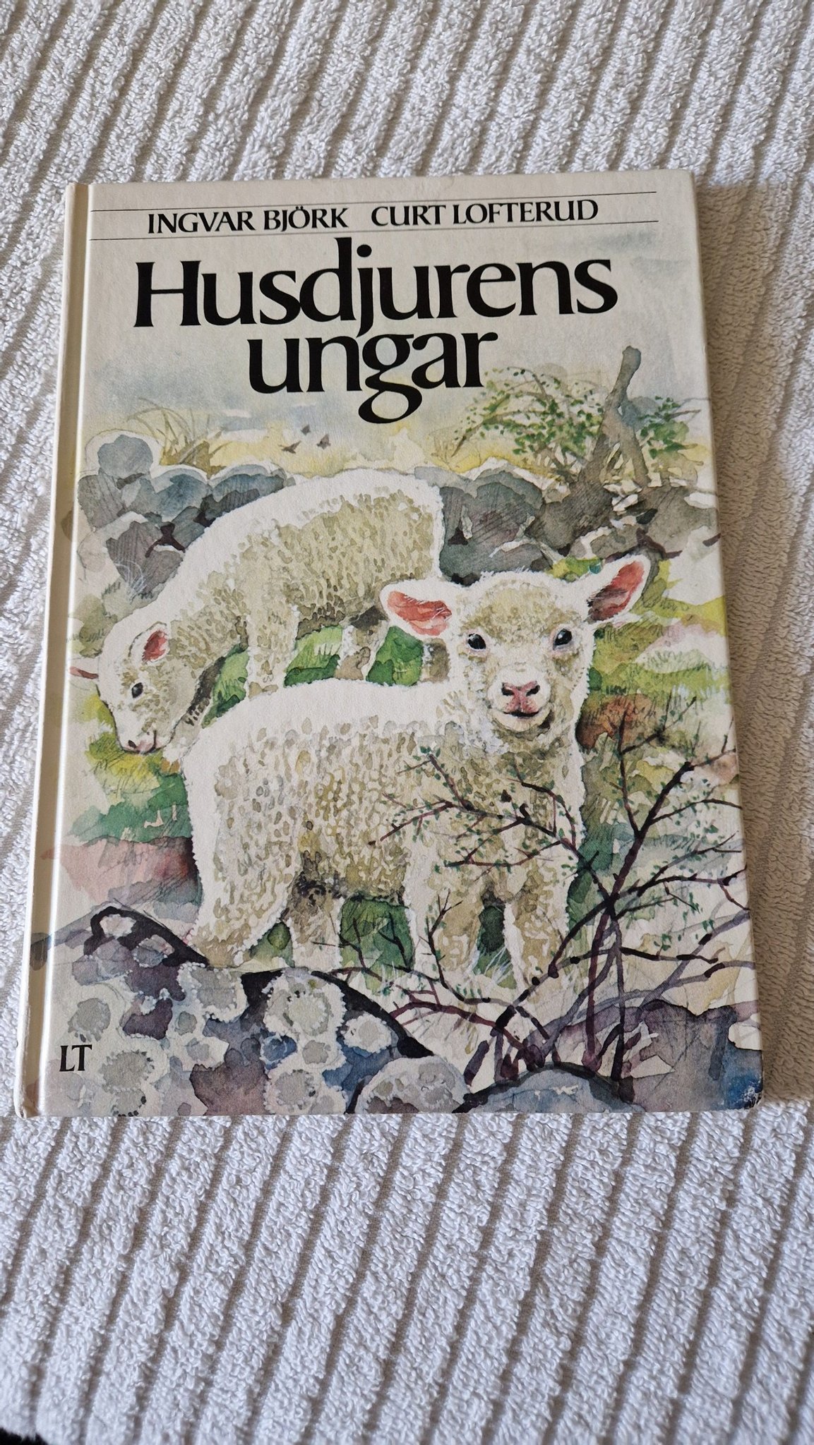Se produkter som liknar Husdjurens Ungar av Ingvar Bj.. på Tradera ...