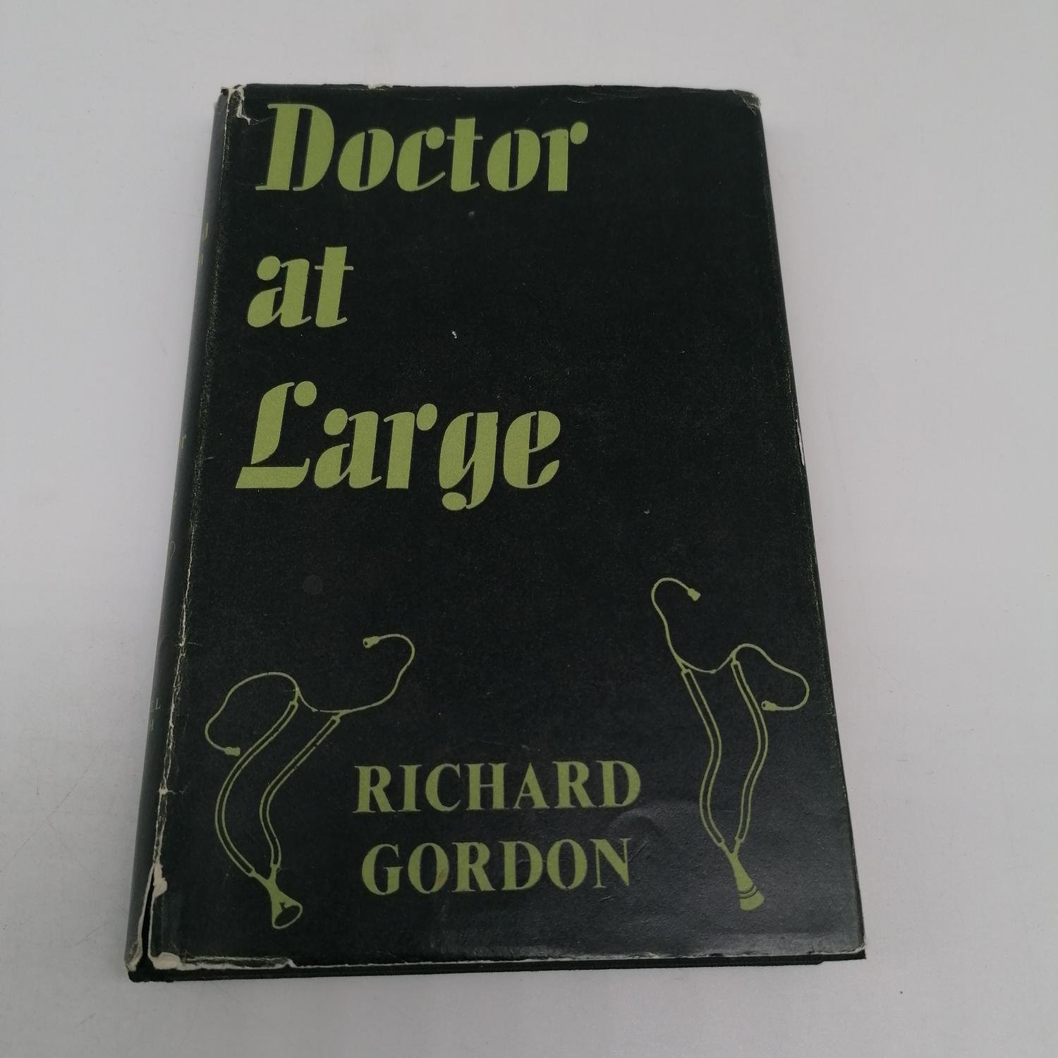 Richard Gordon - Doctor at L.. | Köp från Samlarshoppen på Tradera ...