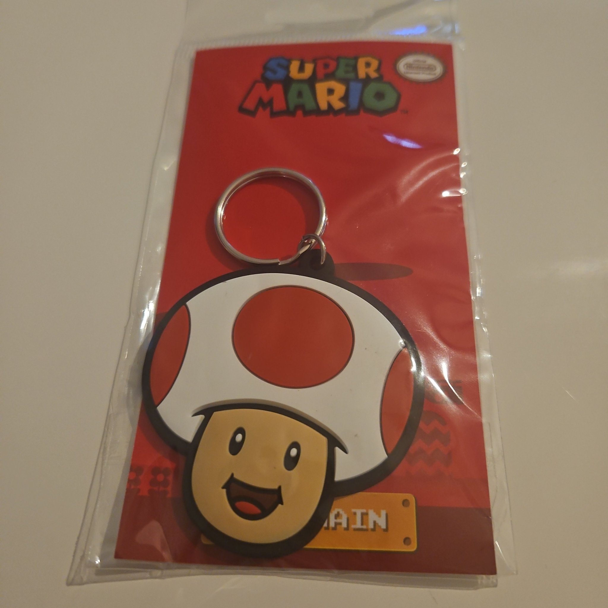 Se produkter som liknar Super Mario Nyckelring - Svamp på Tradera ...