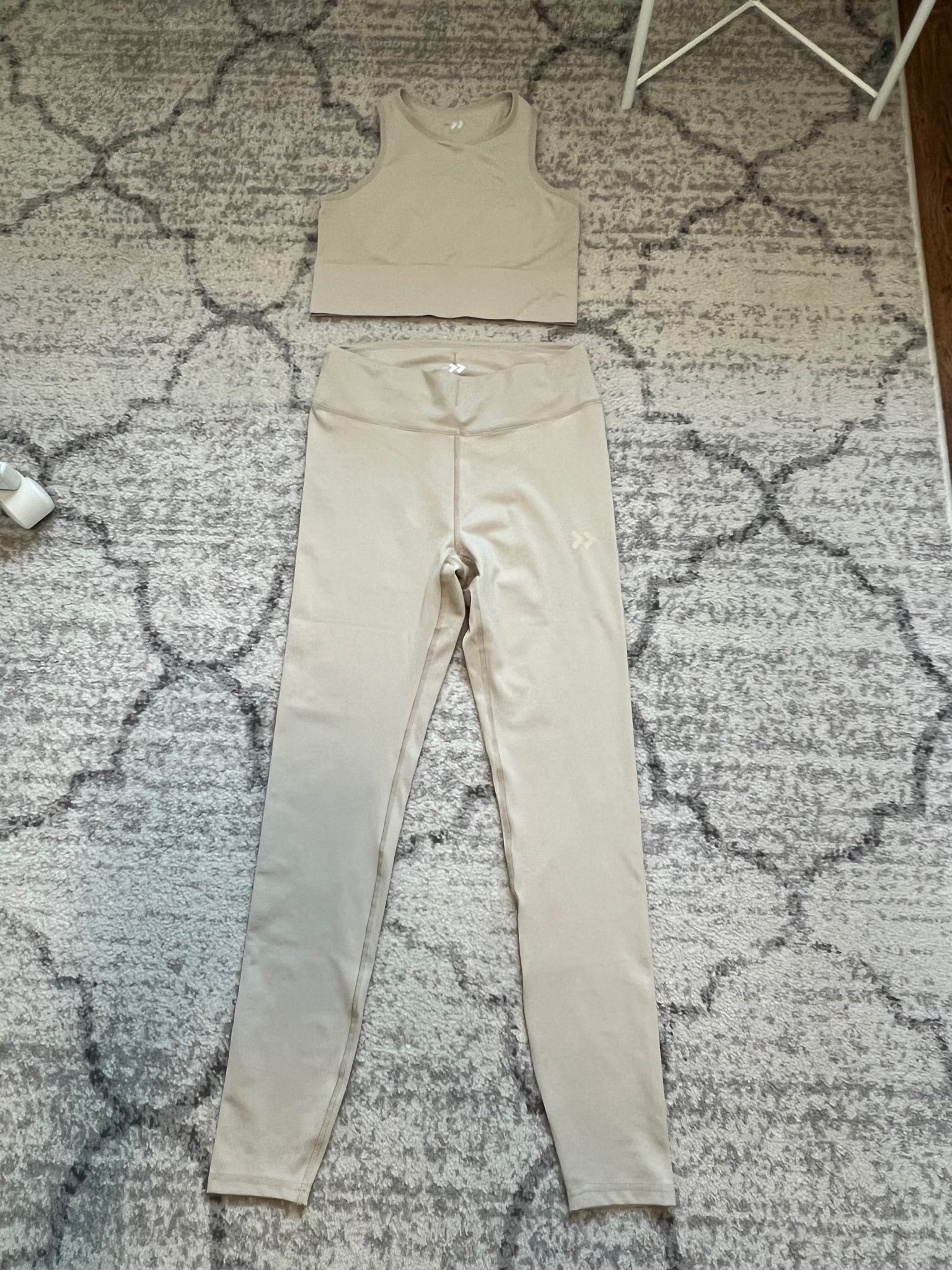 Beige Set - Leggings och Linne - Storlek M(38) | Köp på Tradera (708443051)