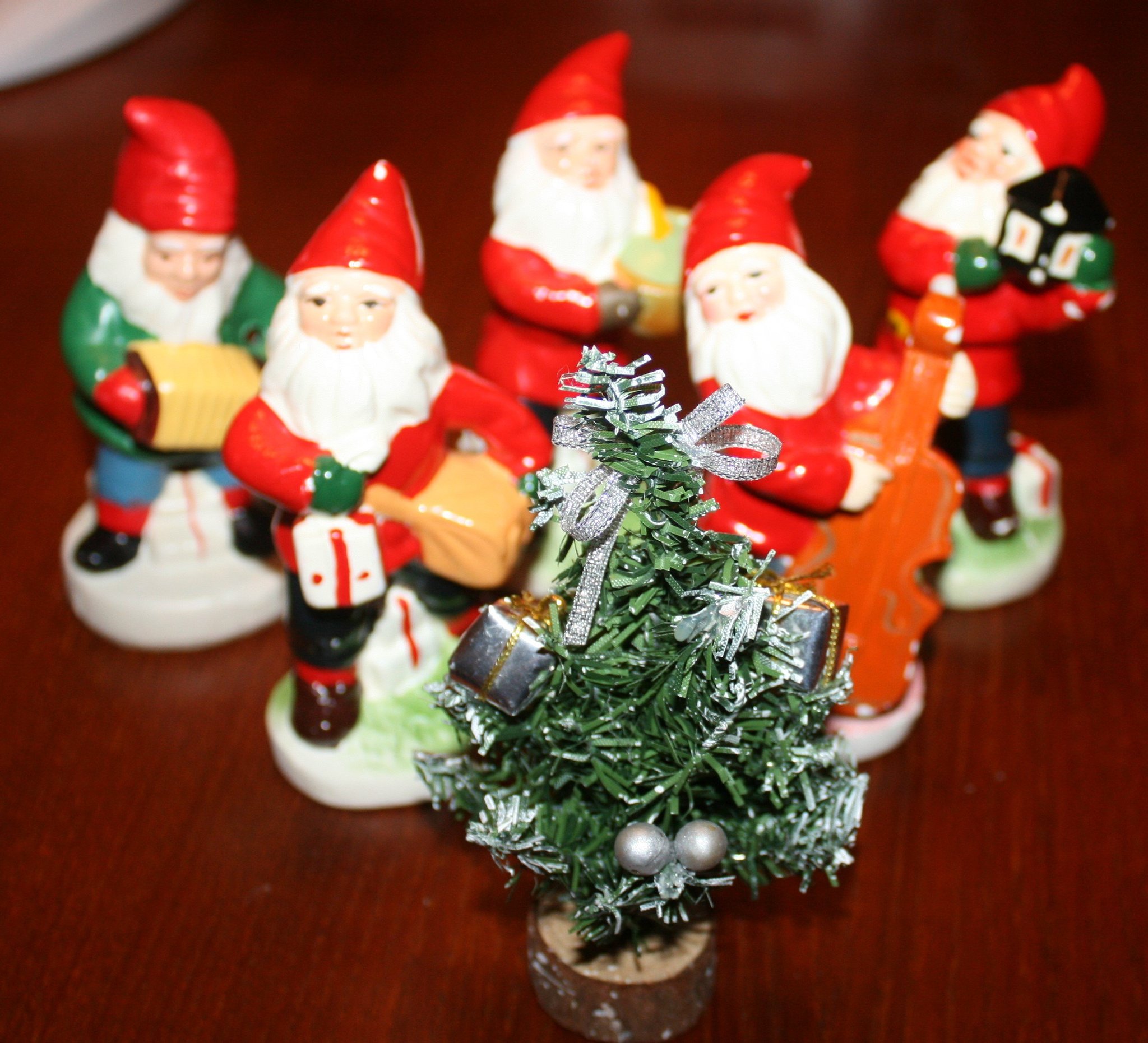 Retro Jul Tomtar Orkester med Julgran | Köp på Tradera (705005272)