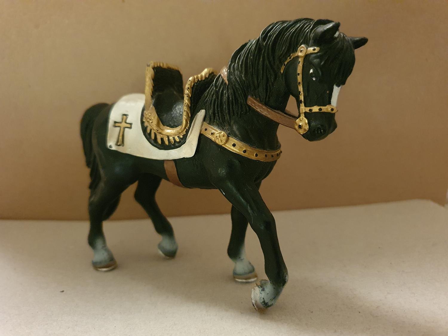 Schleich Black Medieval Horse, White Gold Cross.. | Köp på Tradera ...
