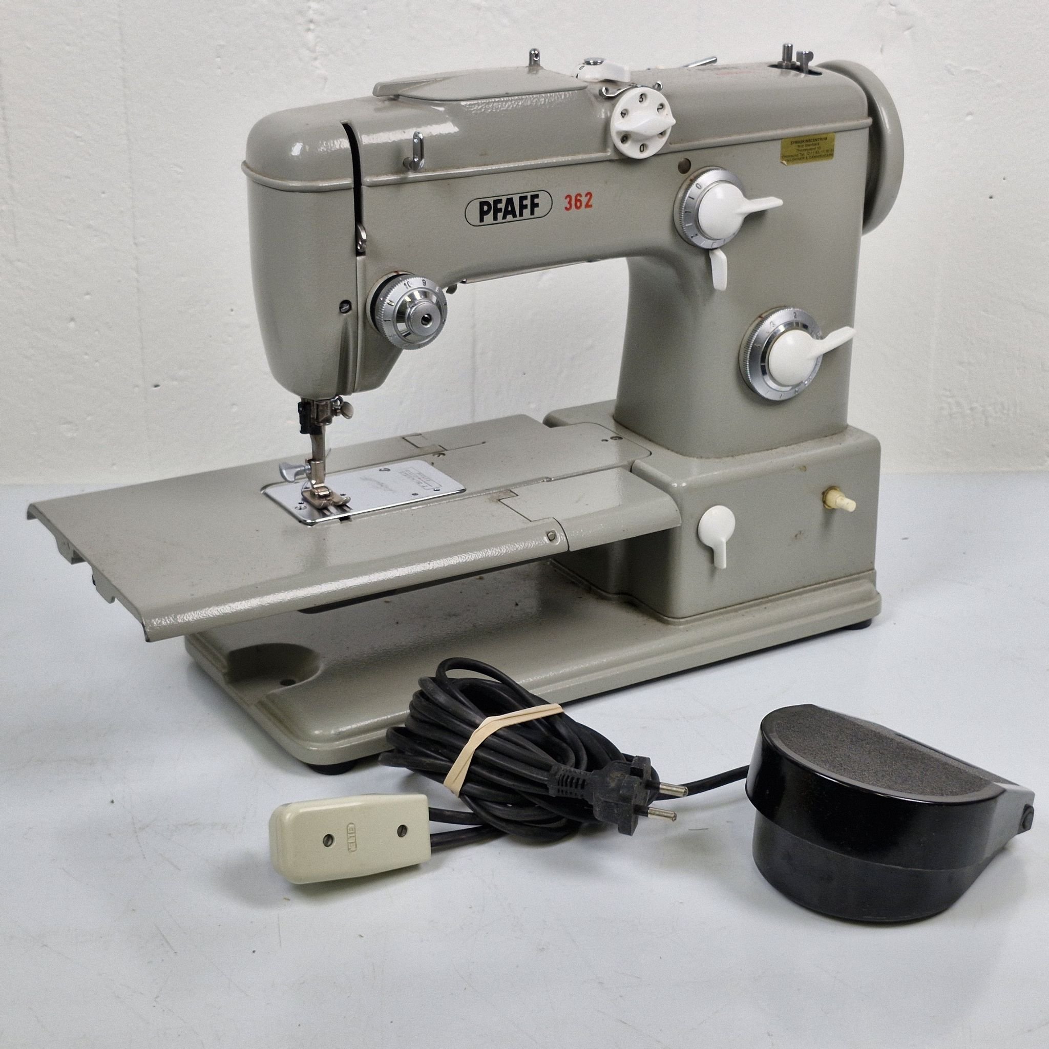 Se produkter som liknar Symaskin - PFAFF typ 362 - 19.. på Tradera ...