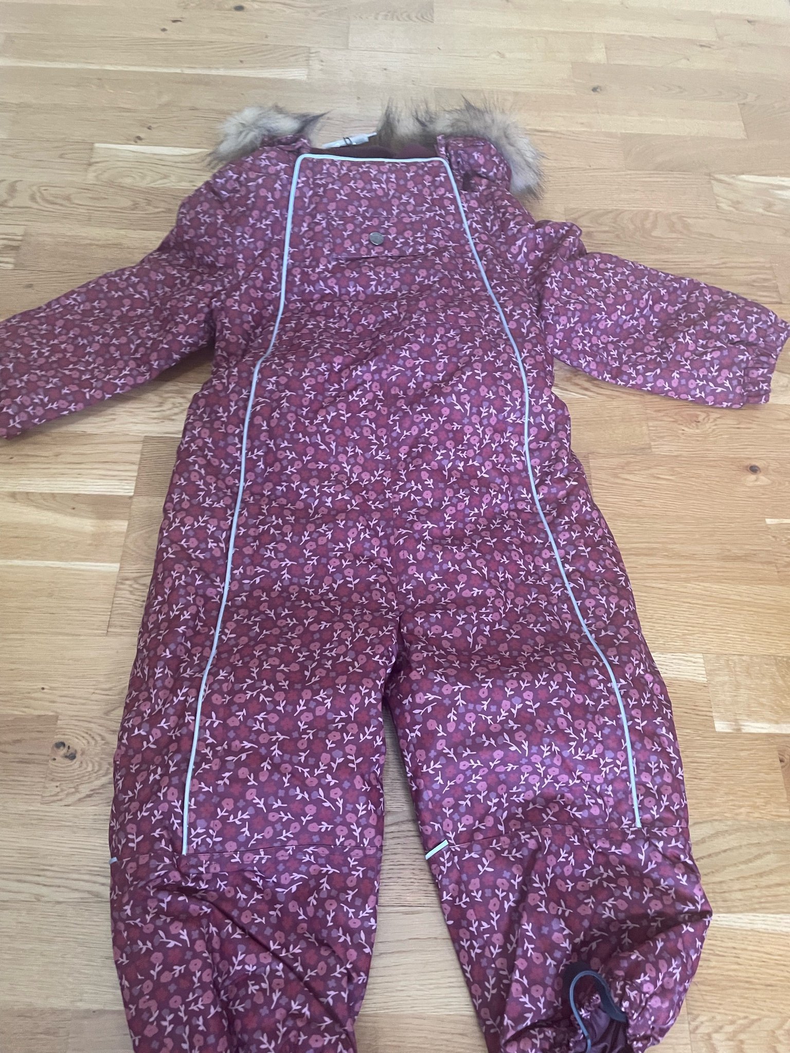 Se produkter som liknar Vinter overall Kuling på Tradera (627777834)