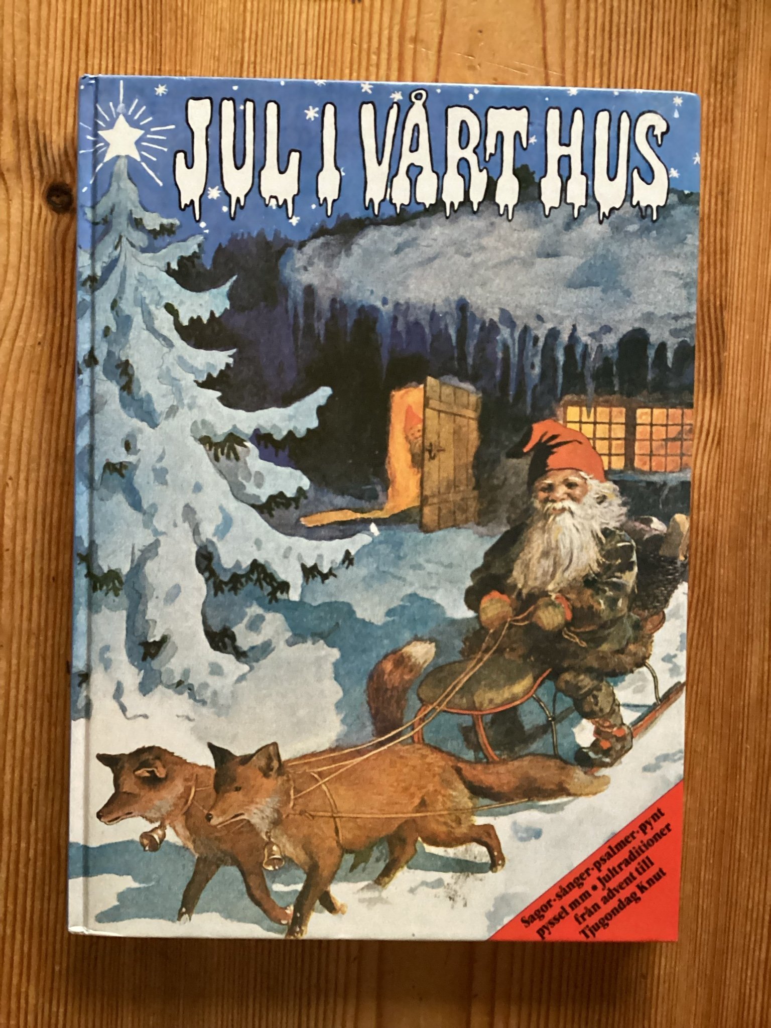 Se produkter som liknar Jul i vårt hus - Den stora ju.. på Tradera ...