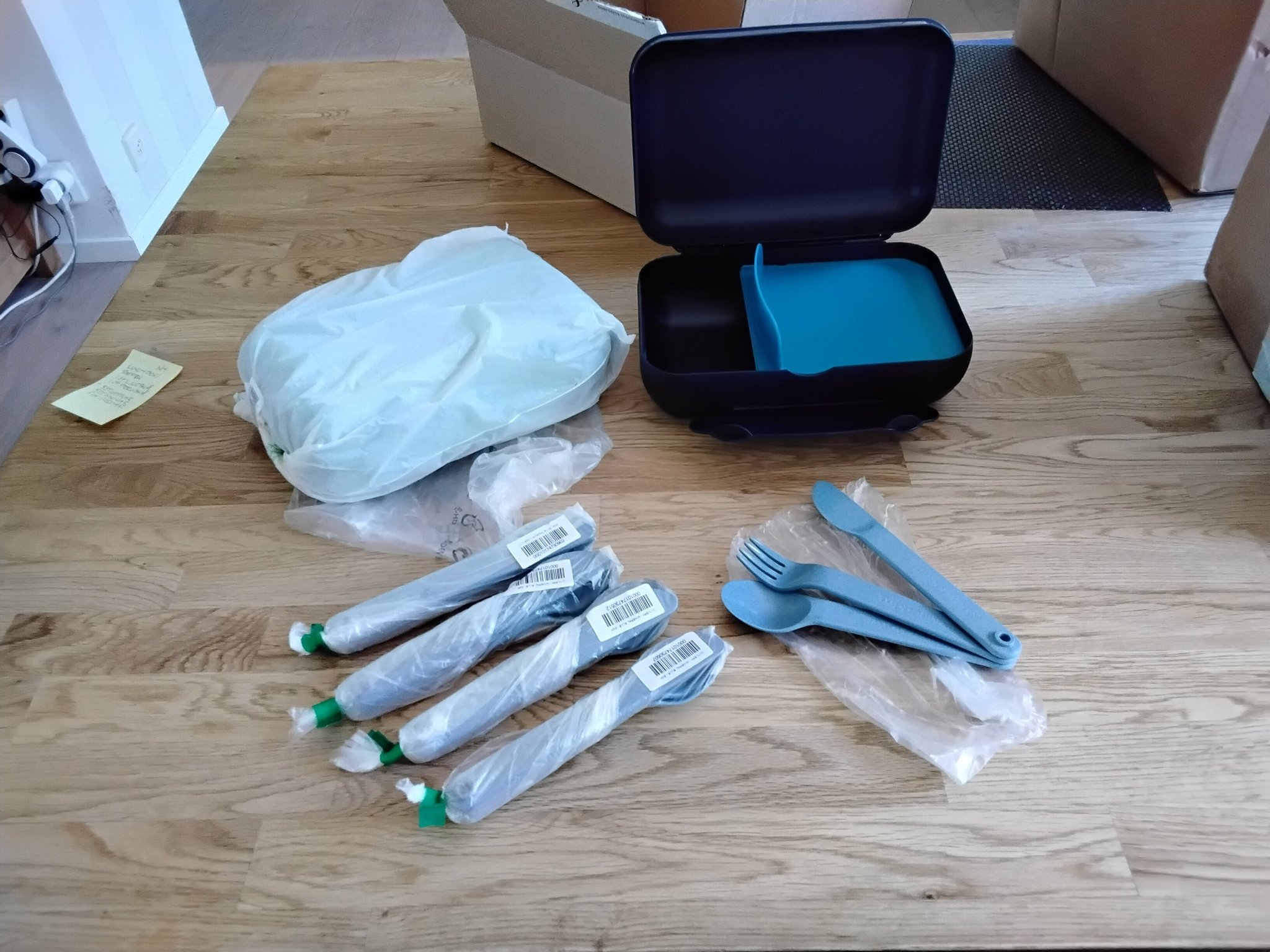 Tupperware - Lunchbox med bestick - NYTT | Köp på Tradera (735456268)