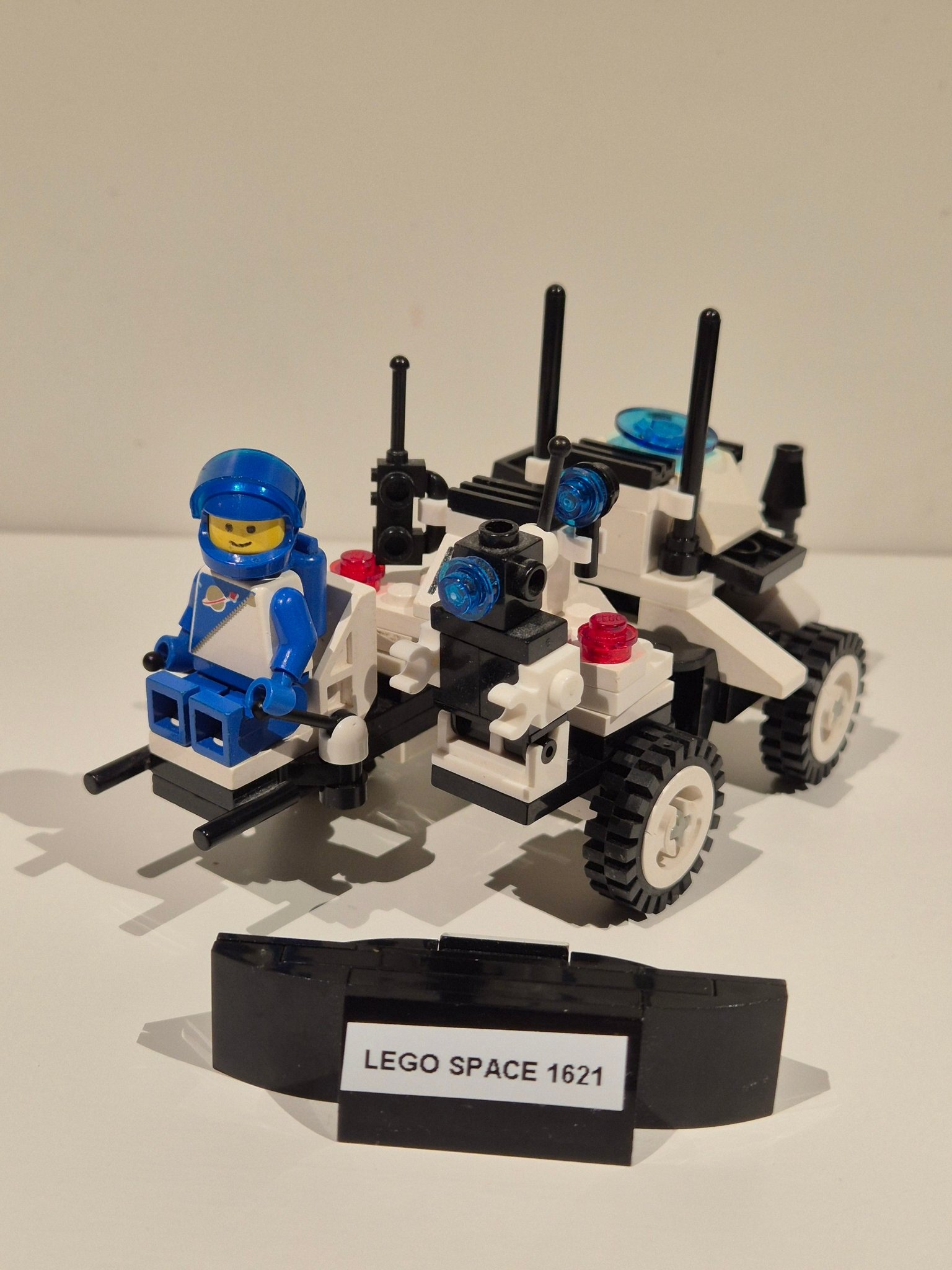 Se produkter som liknar LEGO Space 1621 Lunar MPV Veh.. på Tradera ...