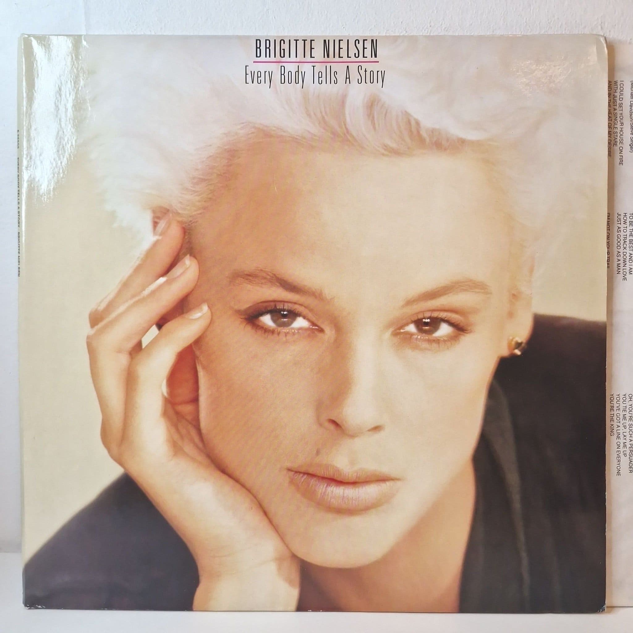 Se produkter som liknar BRIGITTE NIELSEN Every body t.. på Tradera ...