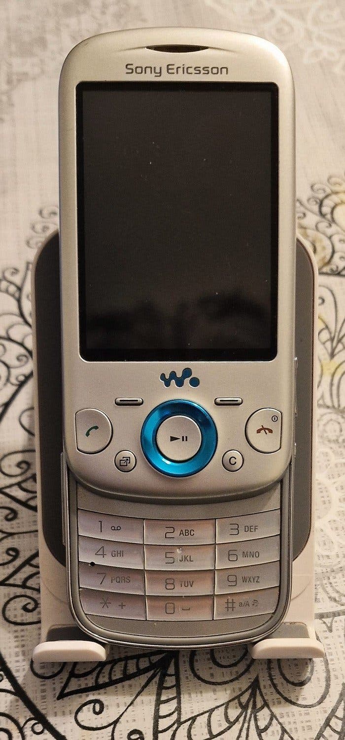 Sony Ericsson W20i Walkman - Silver - .. | Köp från KA1 på Tradera ...